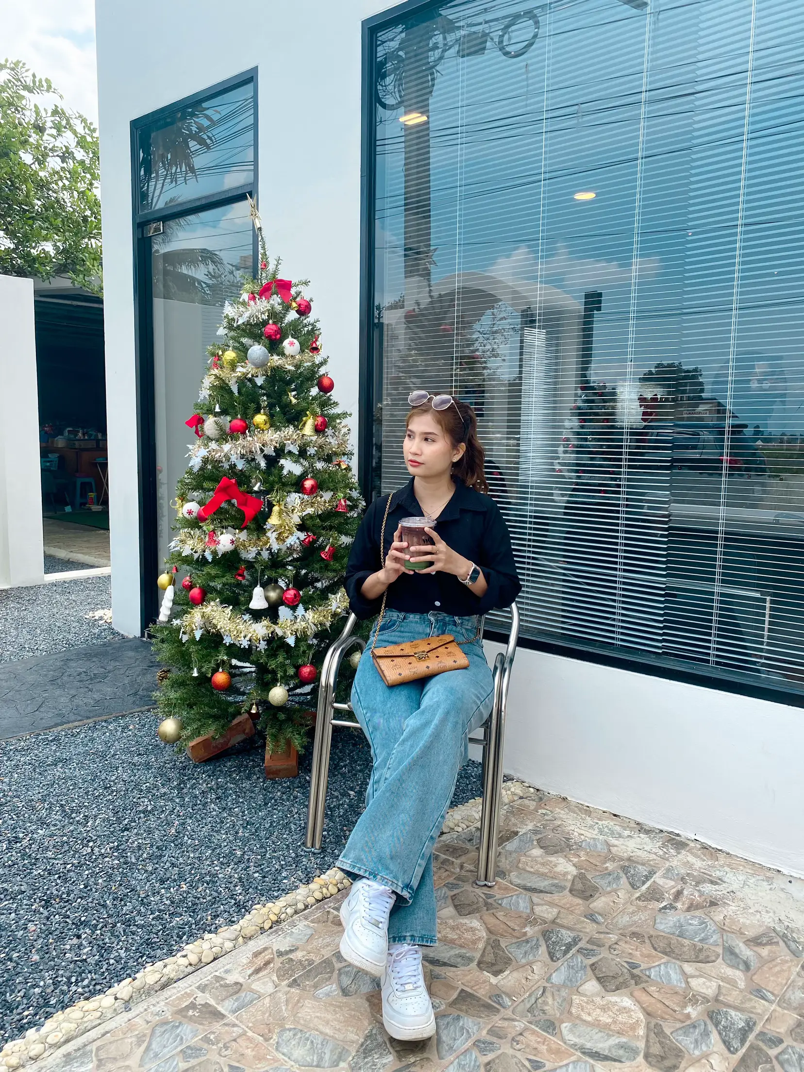 White-Black Tone Coffee Shop | Gallery posted by aum_nilobon78 | Lemon8