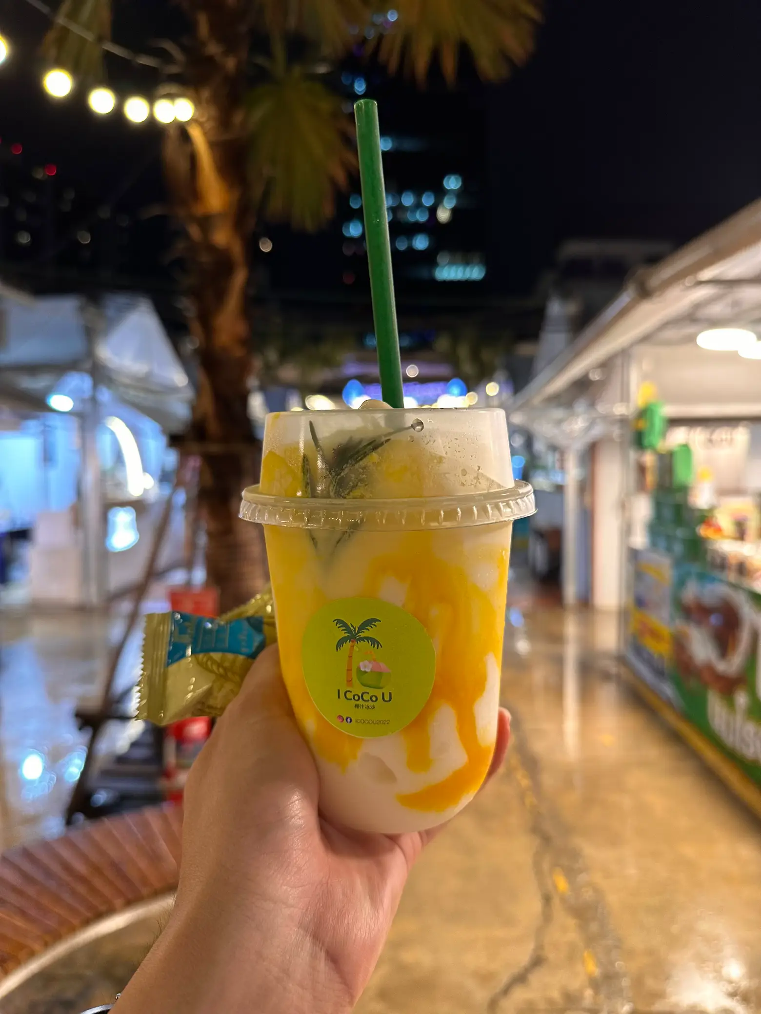 รีวิวน้ำมะพร้าวแปลกใหม่ร้าน I CO CO U | แกลเลอรีที่โพสต์โดย Deep Purple | Lemon8