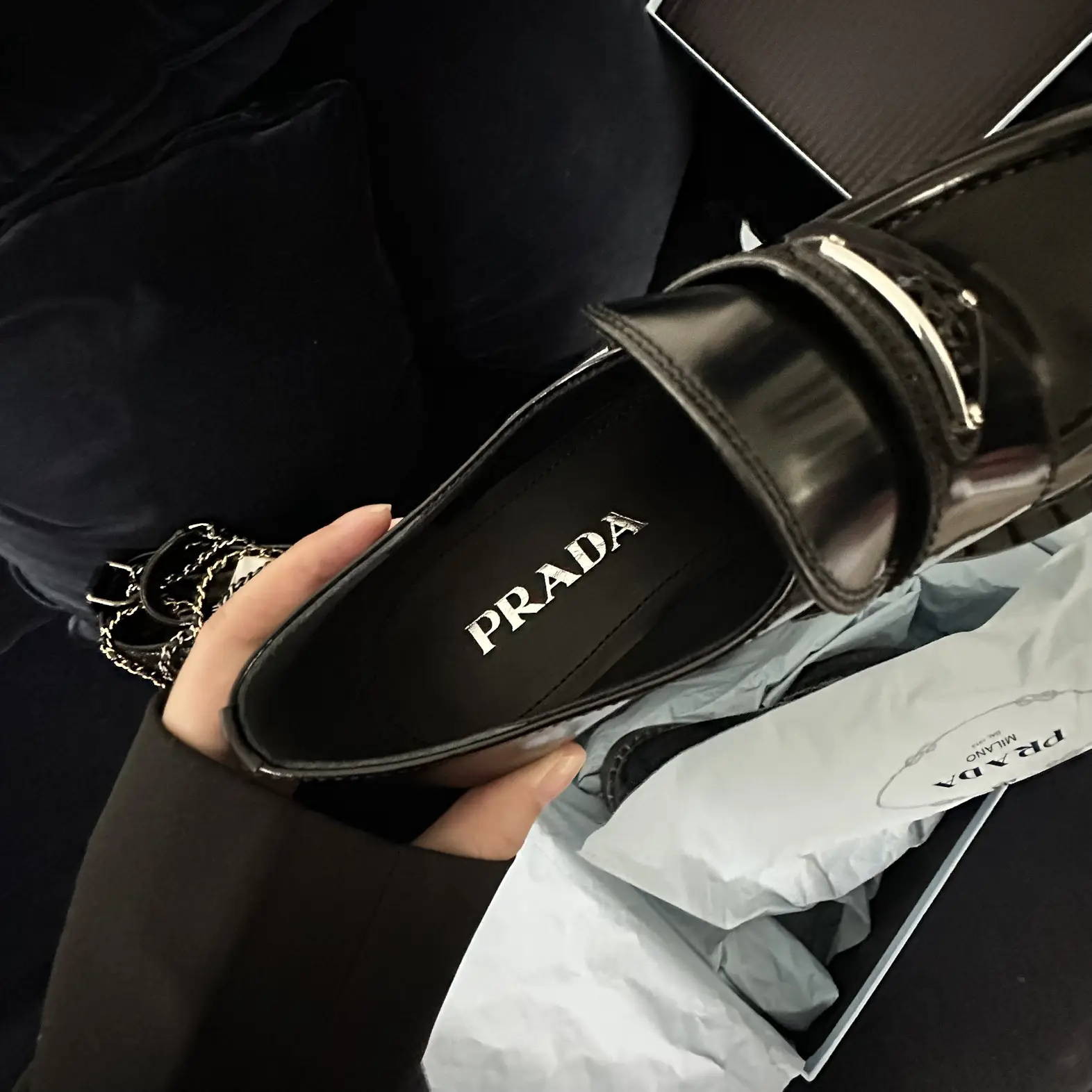 19 ไอเดียยอดนิยมเกี่ยวกับ prada loafer เจ็บหน้าเท้า ในปี 2024