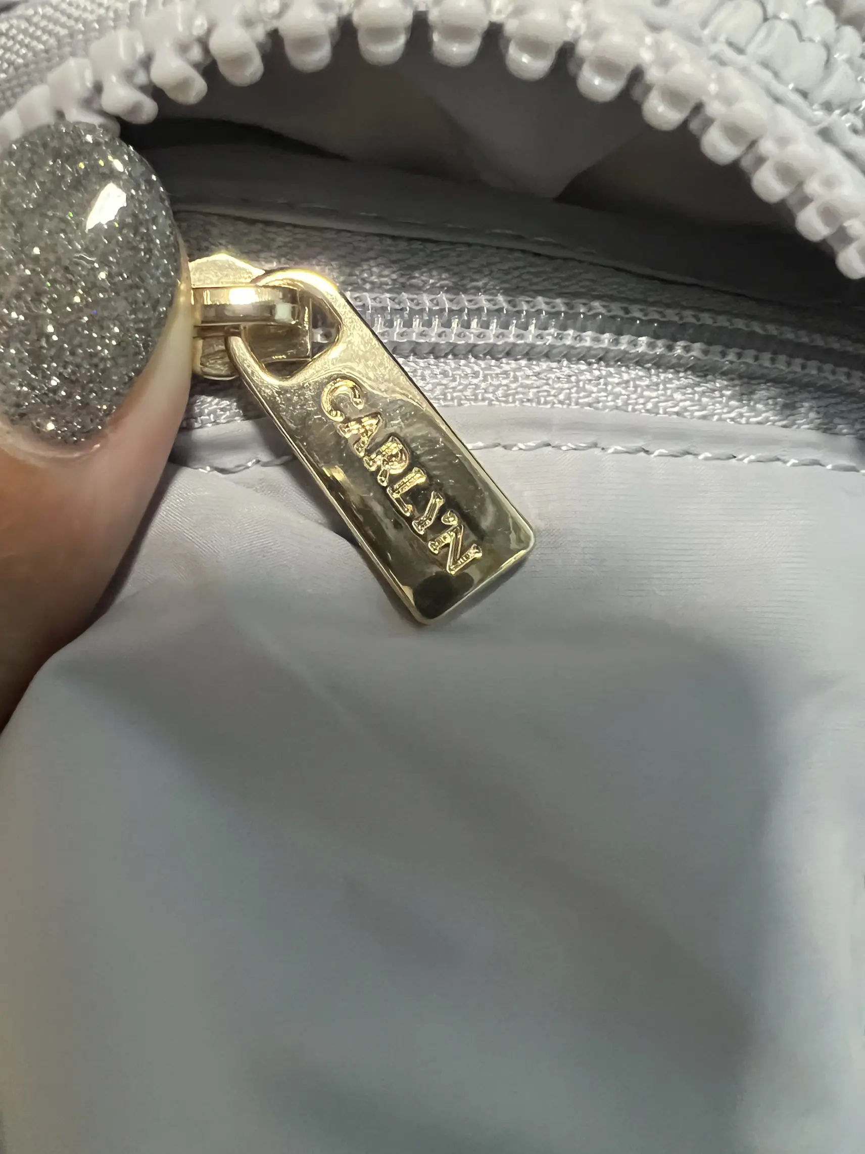 รบกวนเช็ค carlyn แท้ปลอมค่ะ | แกลเลอรีที่โพสต์โดย kluay_kluay | Lemon8