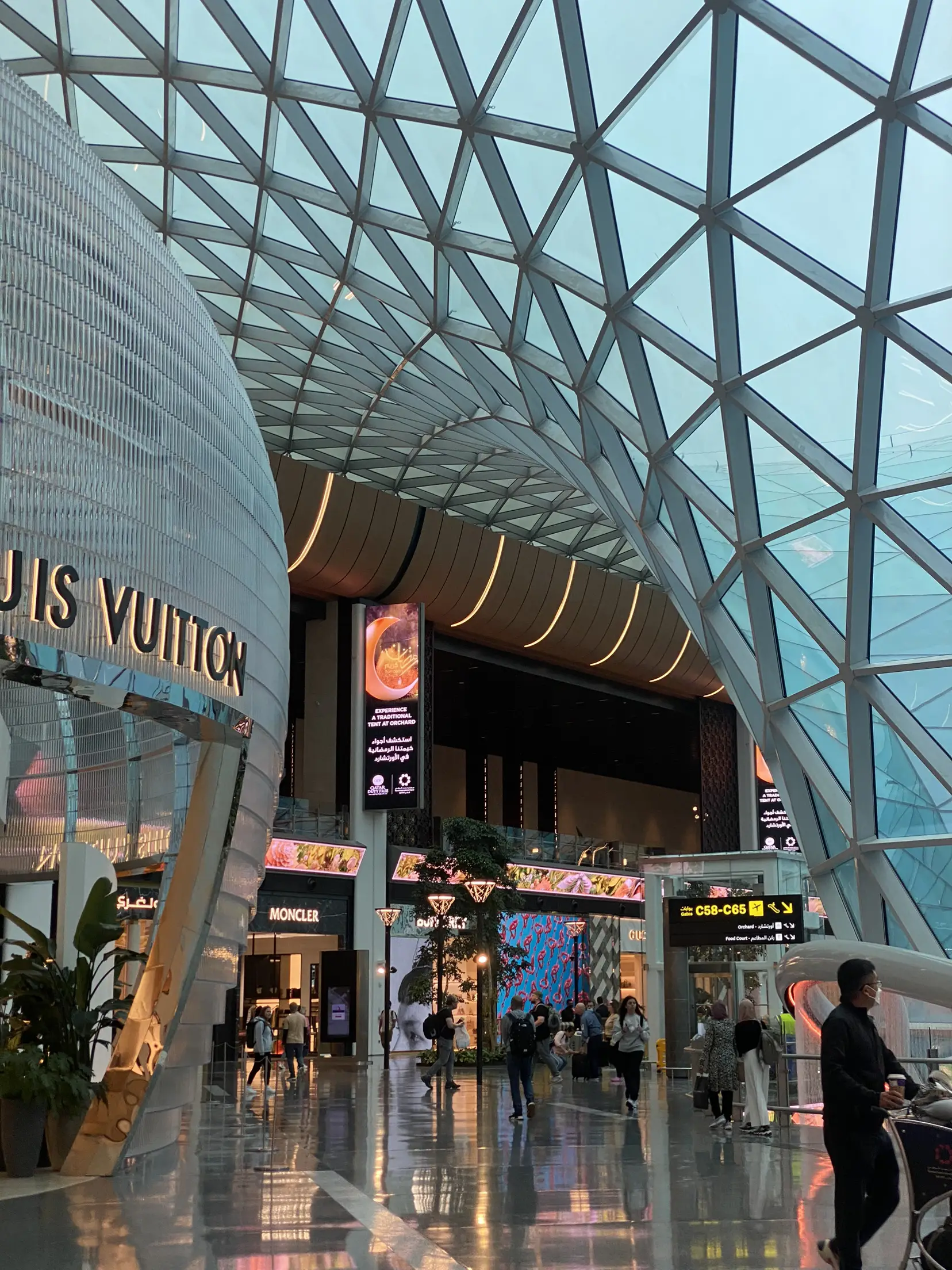 สนามบินที่ดีที่สุดในโลก! 👀🛫 | แกลเลอรีที่โพสต์โดย nudh | Lemon8