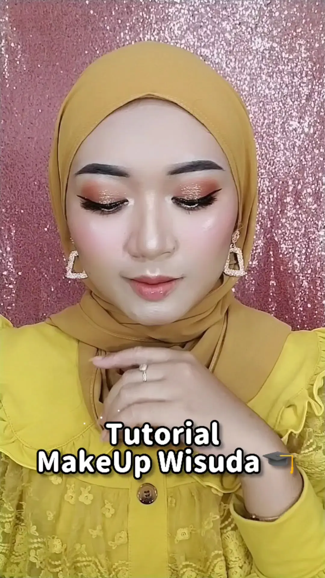 Tutorial Makeup Wisuda Hijab | Saubhaya Makeup