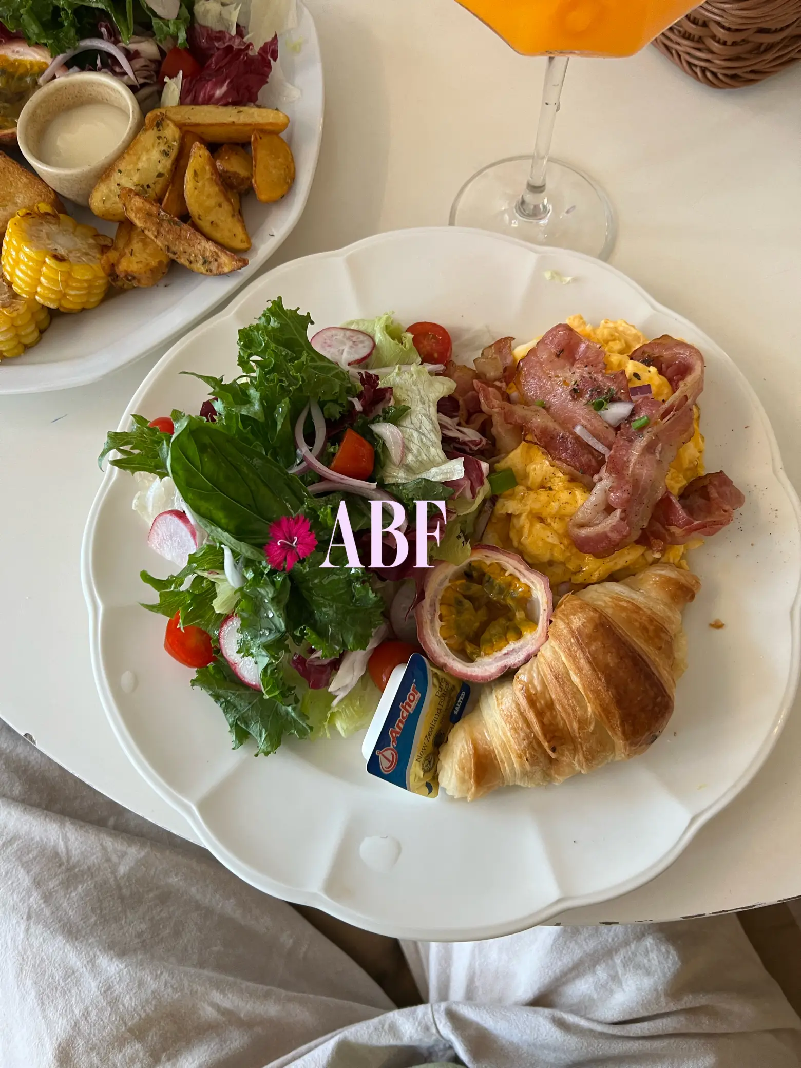 sun rays cafe brunch สุดคุ้ม ในเชียงใหม่ 🫖🍞🍳 | แกลเลอรีที่โพสต์โดย preammier | Lemon8