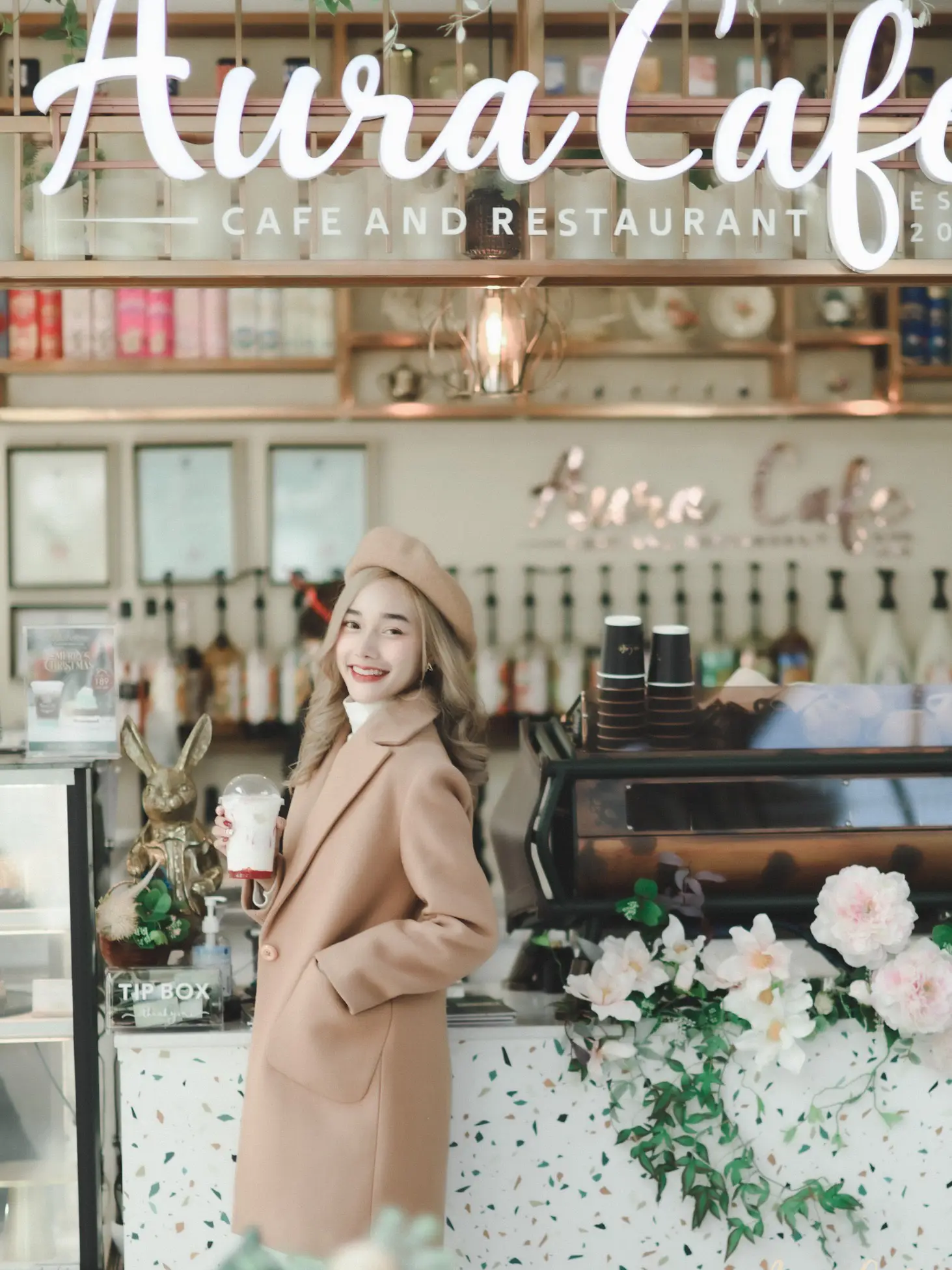 📸 10 มุมถ่ายรูปยอดฮิต ของออร่าคาเฟ่ 🌿 | แกลเลอรีที่โพสต์โดย Aura Cafe | Lemon8