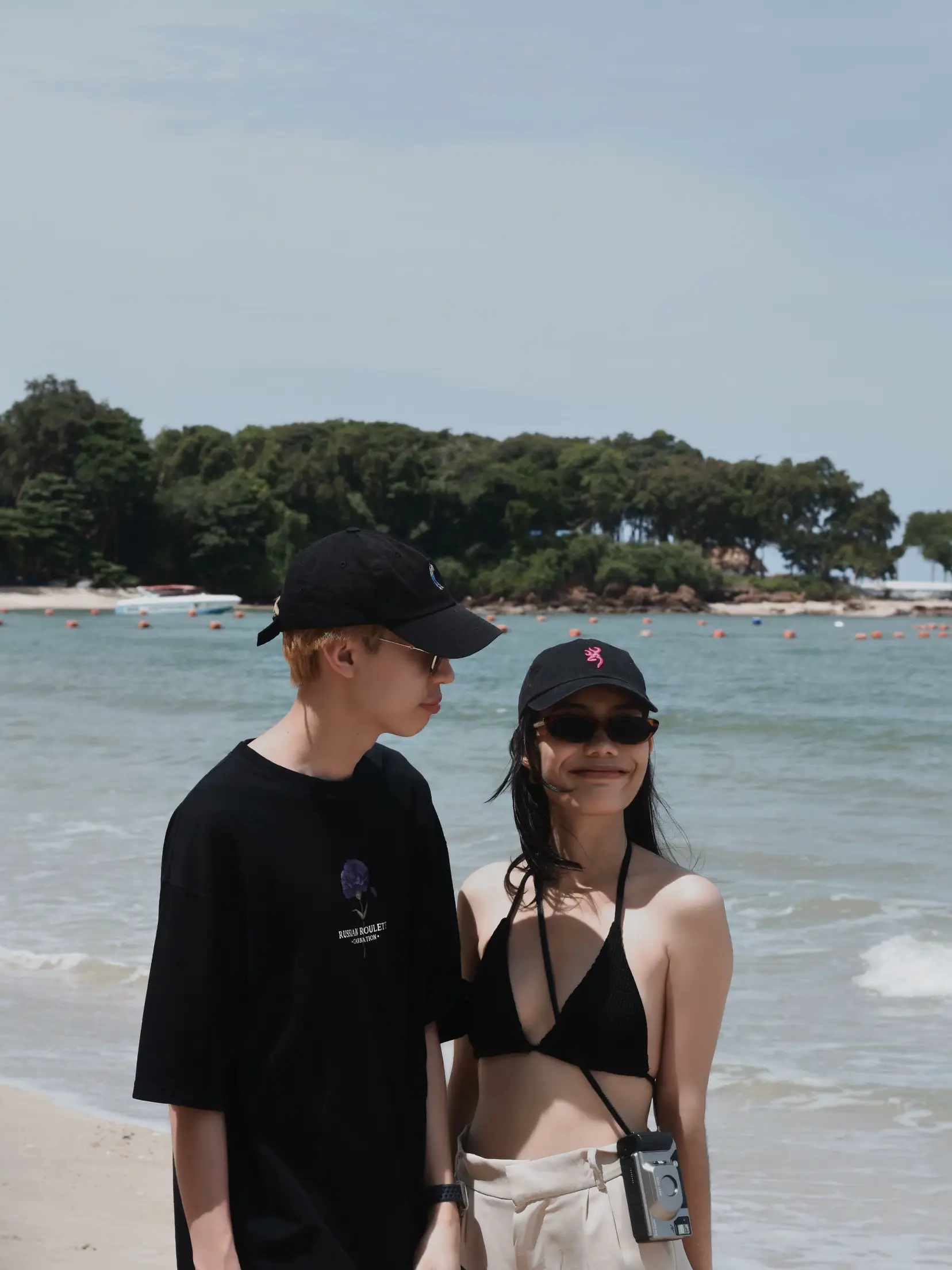 ไปทะเลด้วยลุคคลูๆ แถมแต่งคู่แฟนได้ด้วย 😎🫶🏻 | แกลเลอรีที่โพสต์โดย ไปกับแจ๊บ | GWJ | Lemon8