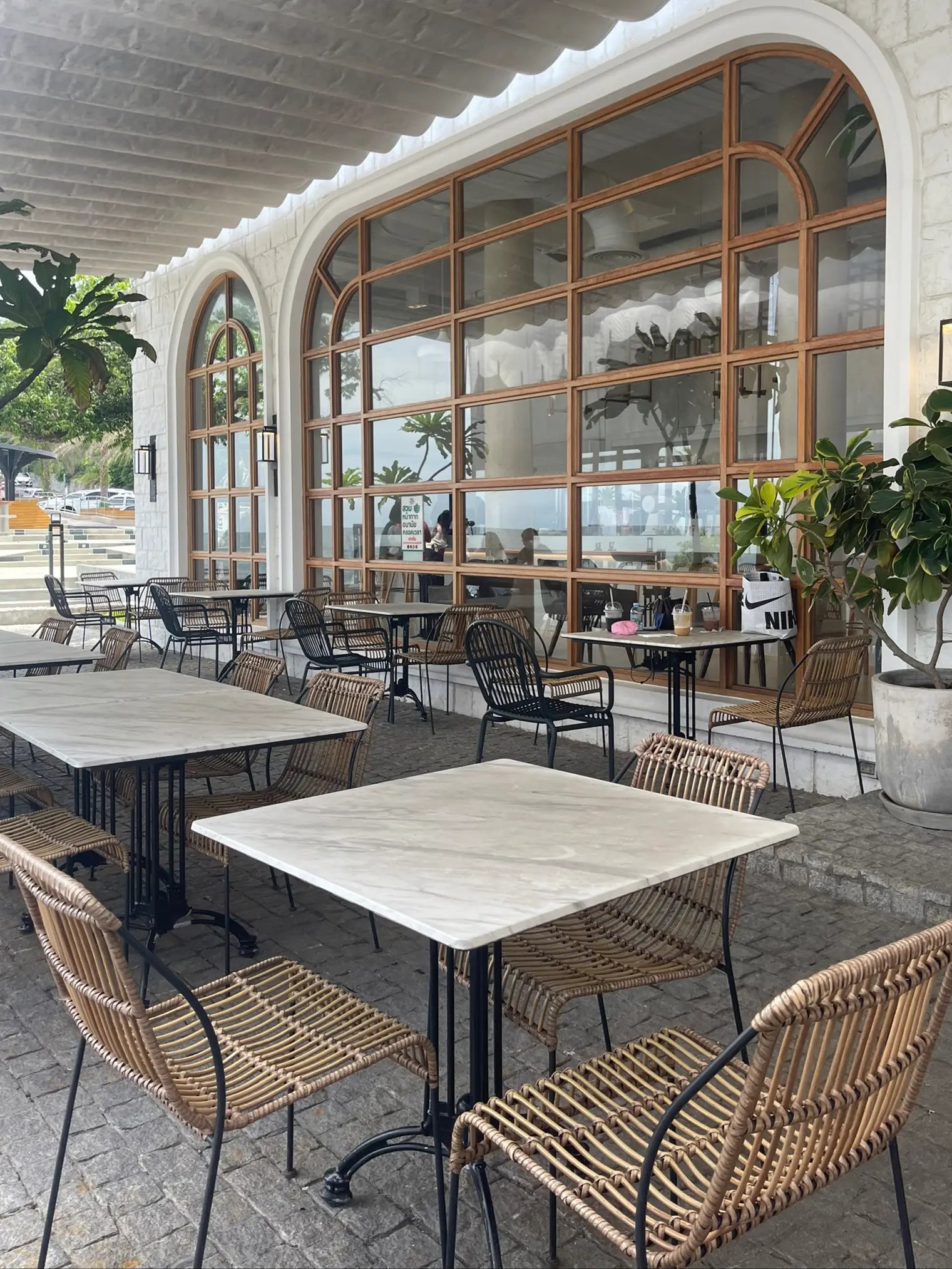 Red Temp Coffee Cafe Good View Beautiful Light. Very Beautiful Sea ...