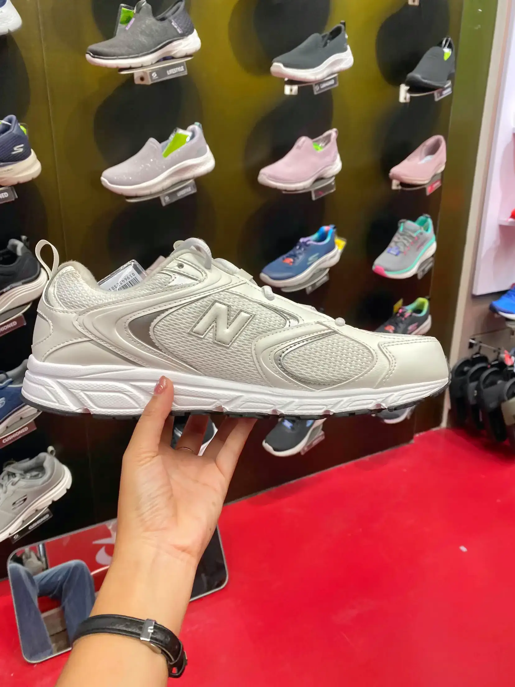 New balance เหลือ 2xxx 🏷️ | แกลเลอรีที่โพสต์โดย คุณตาลรีวิว | Lemon8