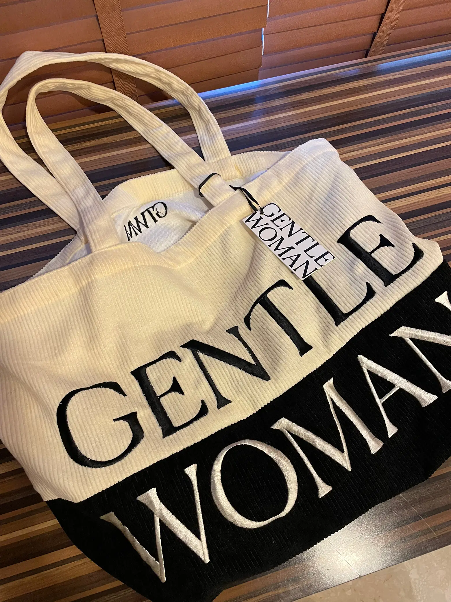 กระเป๋าผ้าจากแบรนด์สุดฮิตของสาวๆ ณ ขณะนี้ GTWM💖 | แกลเลอรีที่โพสต์โดย ...