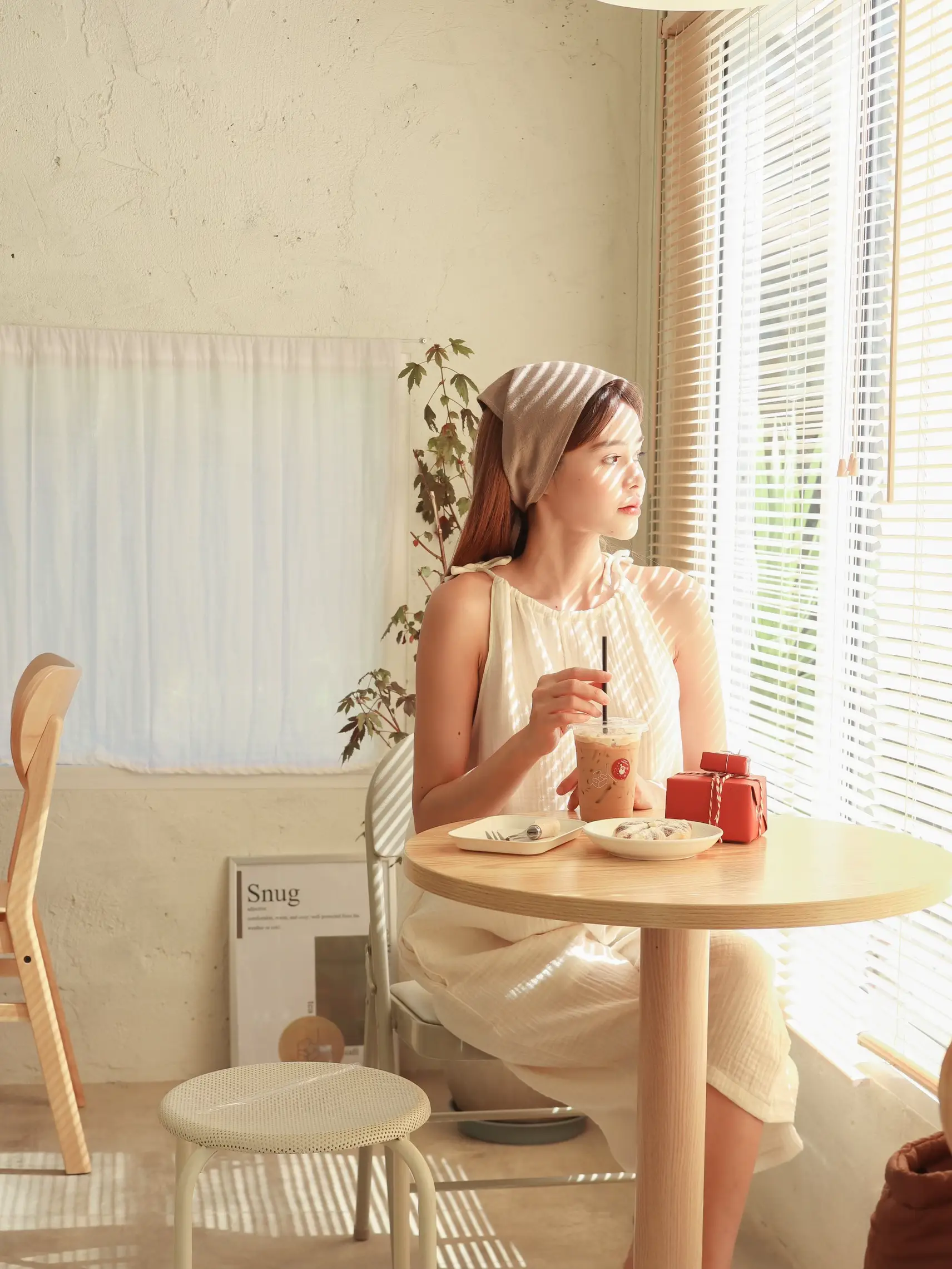 🐶Snug Room Cafe,a small and cozy room to chill out | แกลเลอรีที่โพสต์ ...