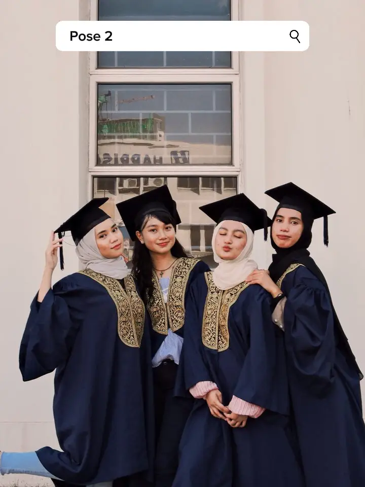 Aesthetic Pre-convo Group Photoshoot/Pose Ideas 📸 | Galeri disiarkan oleh FarahD | Lemon8