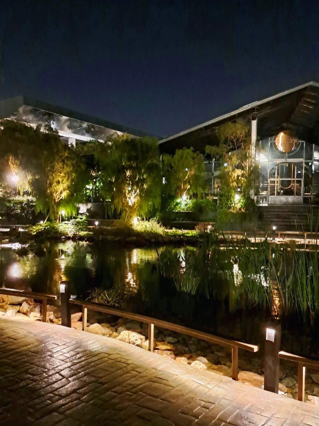 Where To Eat On A Date Night? | แกลเลอรีที่โพสต์โดย Chloe Tay | Lemon8