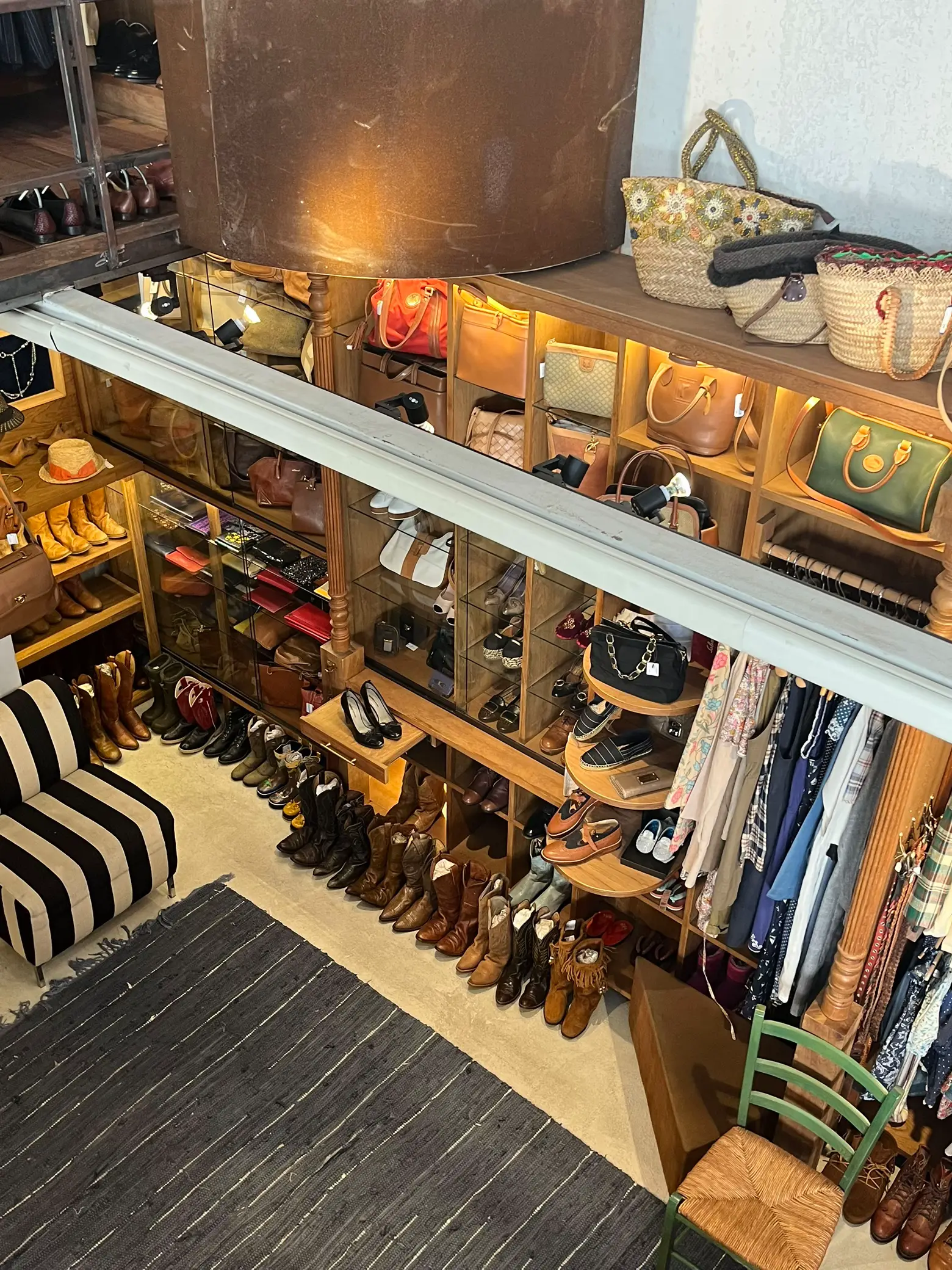 🌴 TOUR : ส่องแฟชั่นญี่ปุ่นวินเทจที่ unFASHIONED ร้านมีคาเฟ่ด้วย | แกล ...