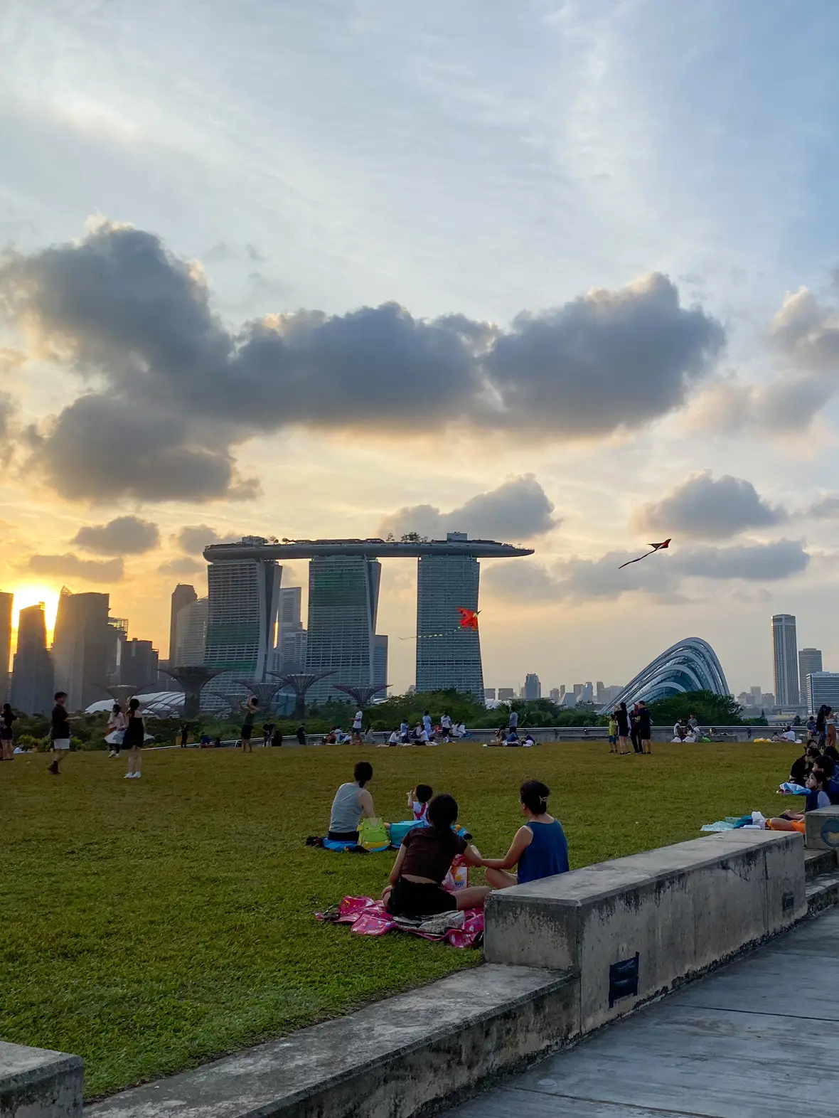 Savour the Moment of Sunset by Marina Barrage 🍃 | แกลเลอรีที่โพสต์โดย Theworldisoutthere | Lemon8