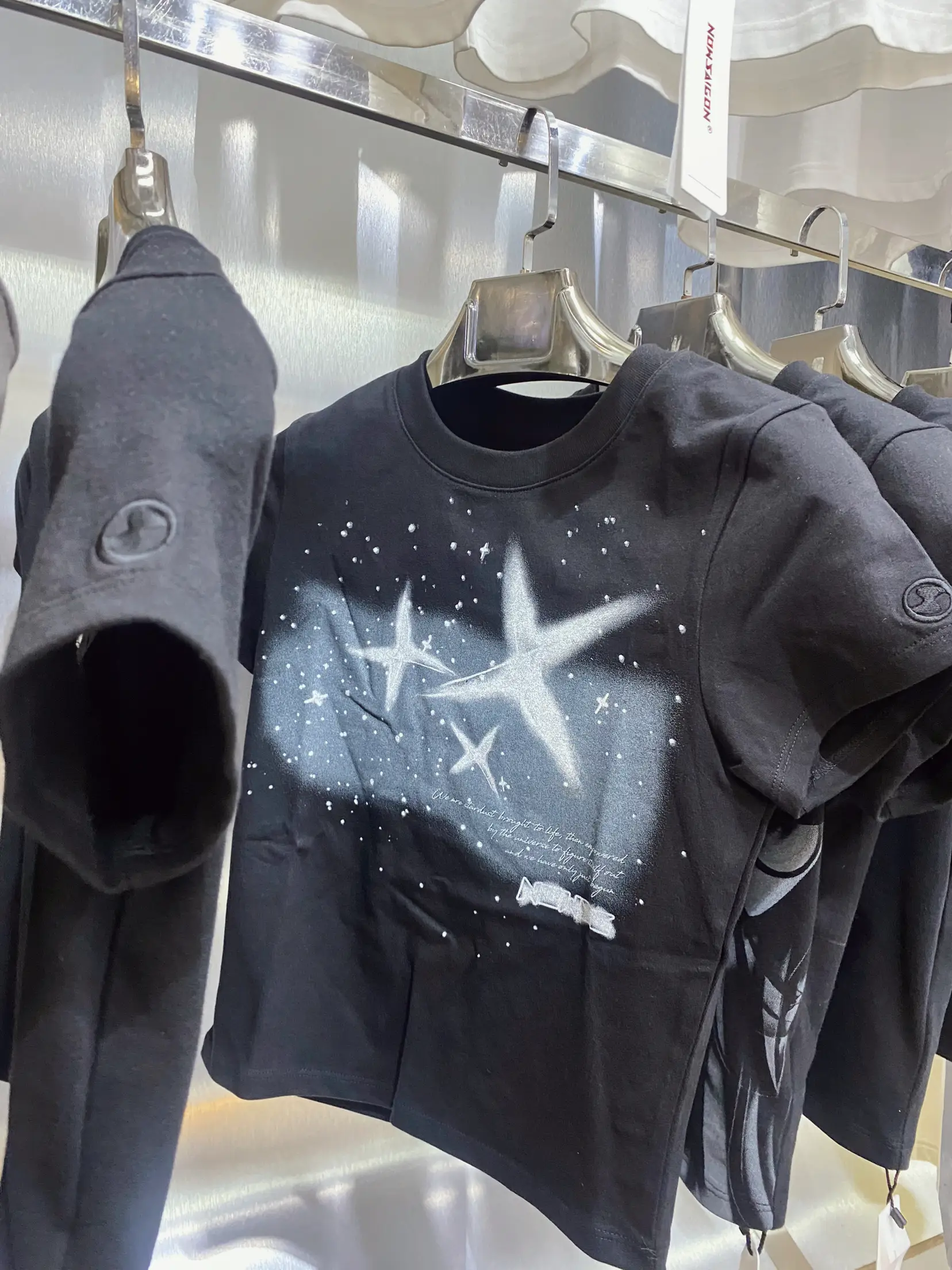 🇻🇳แหล่งเสื้อผ้าสตรีท&Y2K ที่เวียดนาม👀 | แกลเลอรีที่โพสต์โดย Porporvibes ...