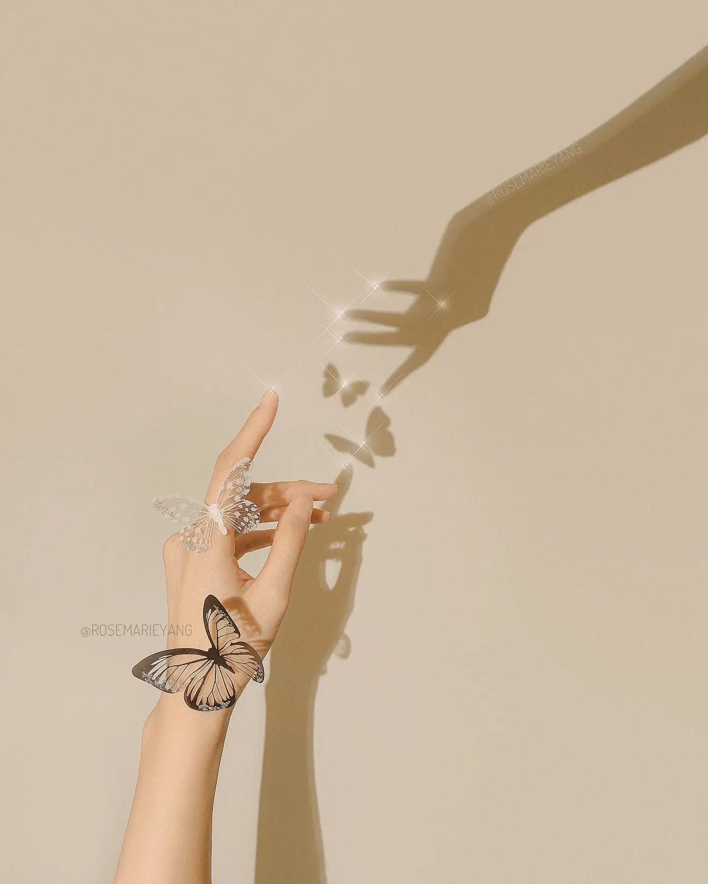 too shy to show your face? try this hand poses 🫶🏻 | Gallery posted by ...