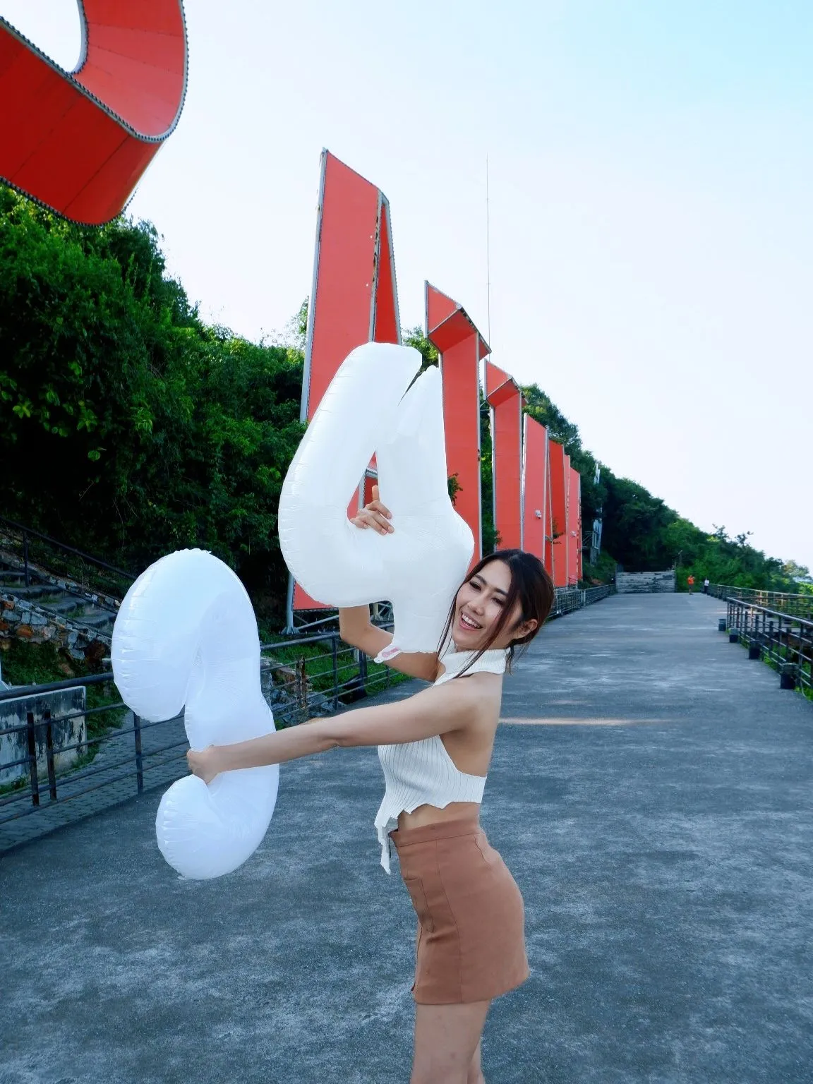 ไอเดียถ่ายรูปลูกโป่งวันเกิดตัวเลข🎉 | แกลเลอรีที่โพสต์โดย luknam_nam | Lemon8