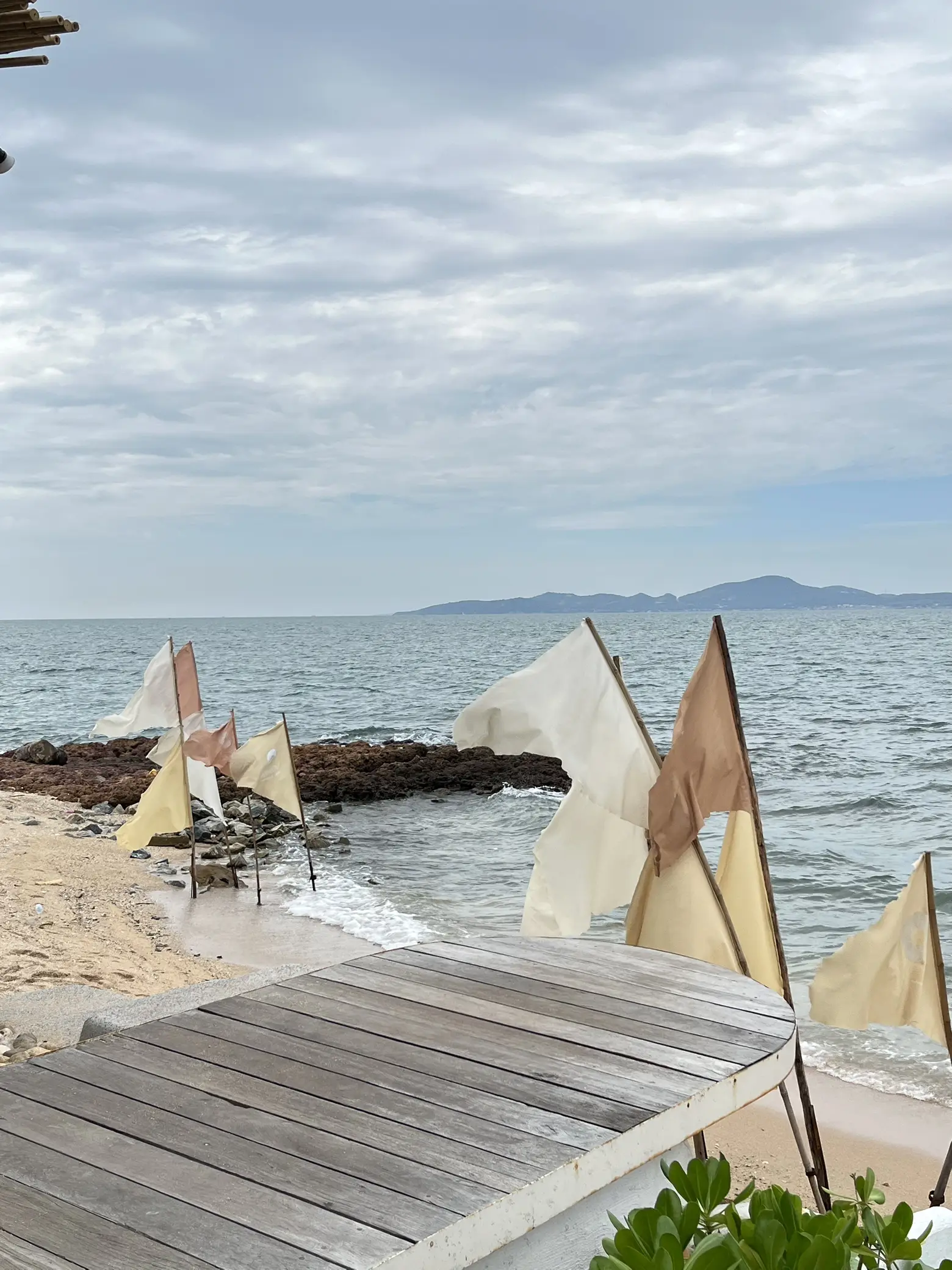 คาเฟ่พัทยาริมทะเล “The Oxygen Beachfront Oasis” | แกลเลอรีที่โพสต์โดย ...