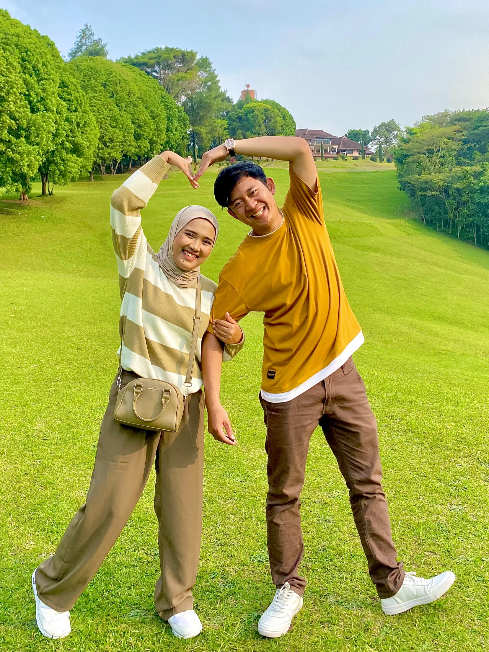 Ide pose dengan pasangan | Galeri diposting oleh Deliana Oktora | Lemon8