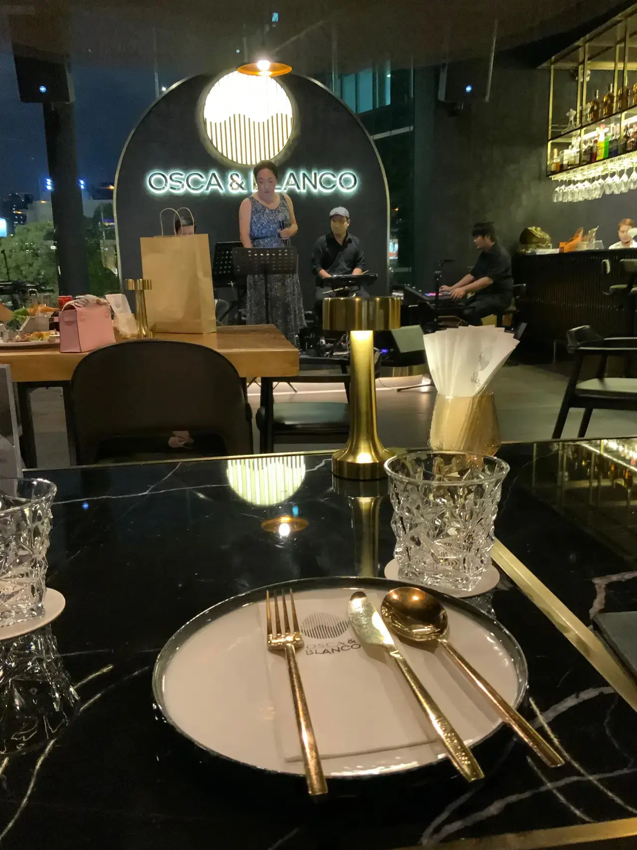 Osca & Blanco ดินเนอร์วิวแม่น้ำเจ้าพระยา ตรงข้ามไอคอนสยาม | แกลเลอรีที่โพสต์โดย pangkatch♡ | Lemon8