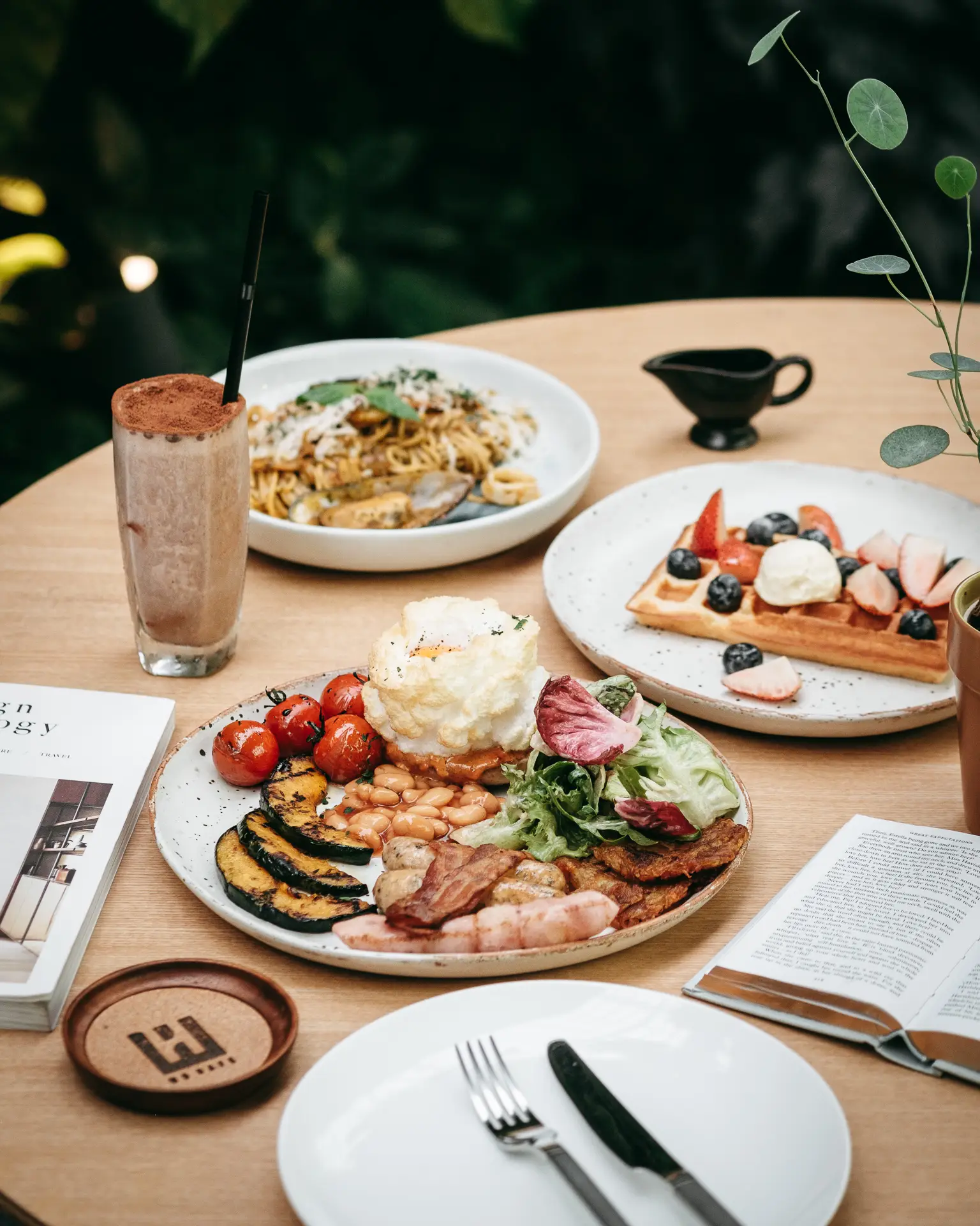 WH Cafe คาเฟ่เปิดใหม่ในบรรยากาศ Glass House ย่าน RCA | แกลเลอรีที่โพสต์โดย Rattomarty | Lemon8