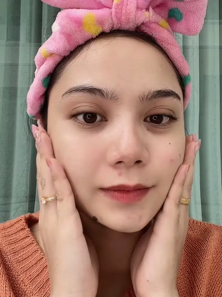 ตัวช่วยปราบสิว Hya Booster Serum | แกลเลอรีที่โพสต์โดย I C E I C E ️ | Lemon8