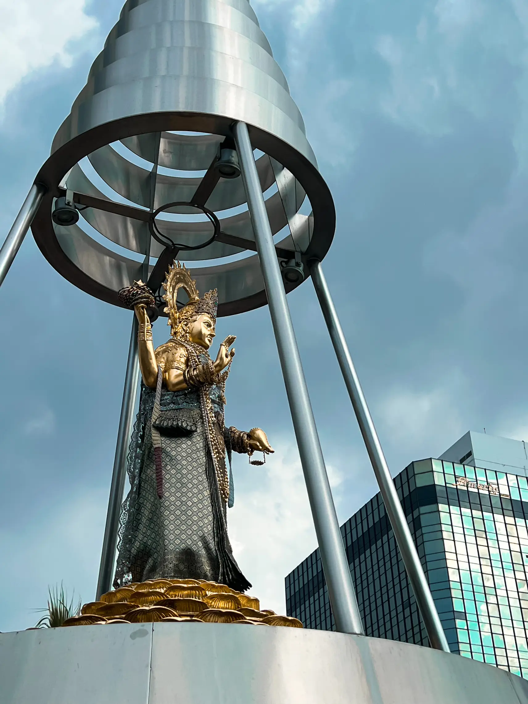 มูวันนี้ ต้อง ไหว้ขอรัก จากพระแม่ลักษมี ตึกเกสร เท่านั้น | แกลเลอรีที่โพสต์โดย Mathu | Lemon8