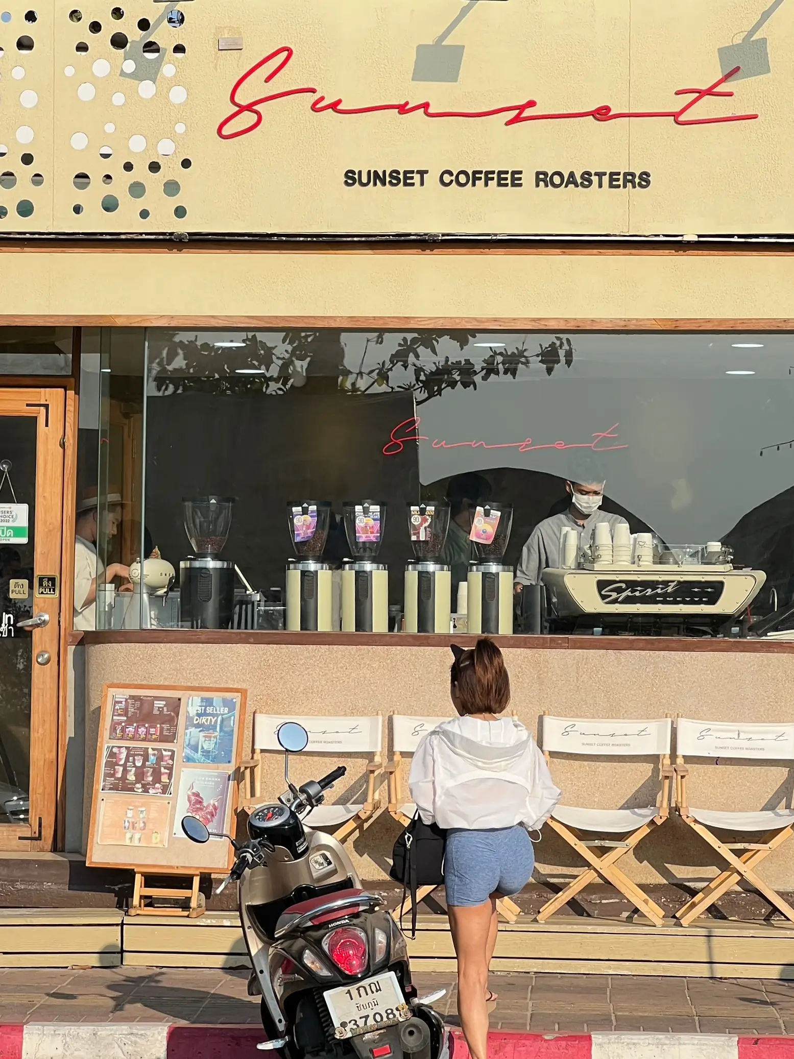 คาเฟ่ติดหาดพัทยาให้ฟีลเหมือนต่างประเทศ - sunset coffee 🌅 | แกลเลอรีที่โพสต์โดย เบนเทนไปไหนดี ...