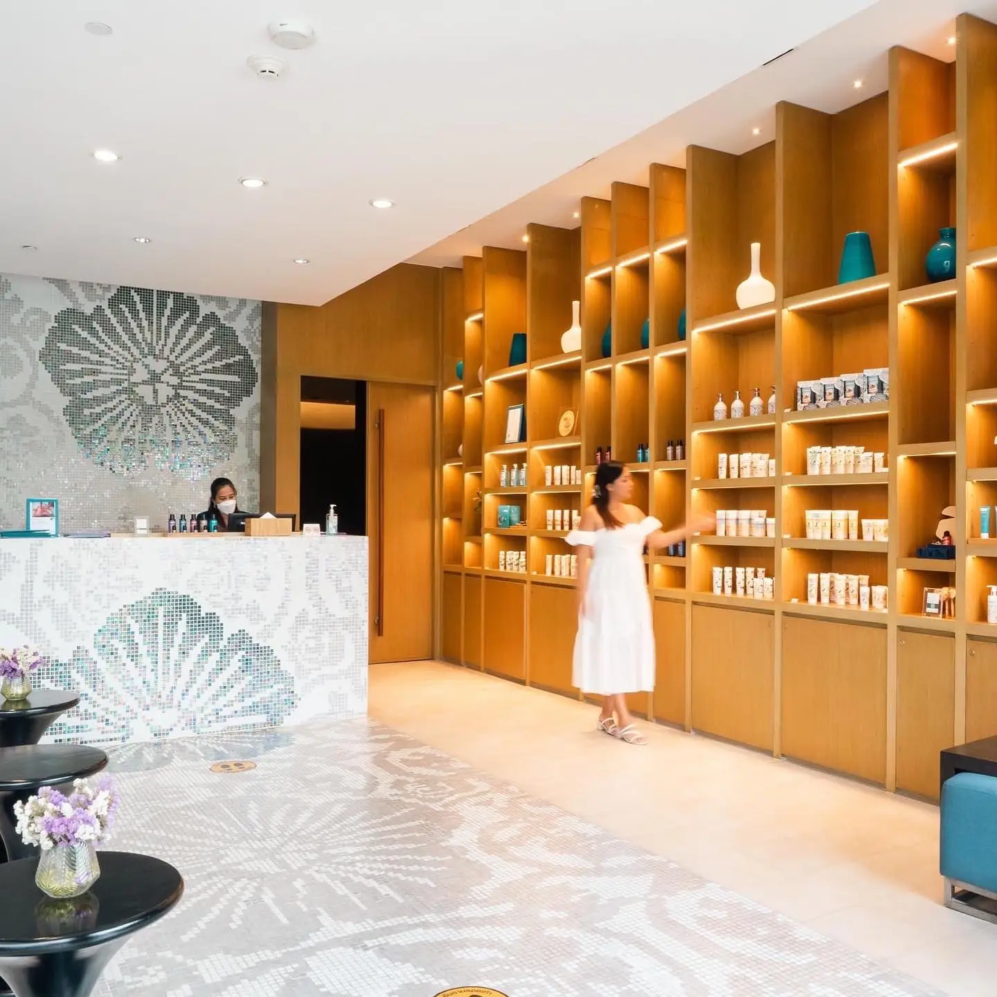 โรงแรมหรู 5 ดาว ใกล้แหล่ง shopping🌉 | แกลเลอรีที่โพสต์โดย Ploylee Diary | Lemon8