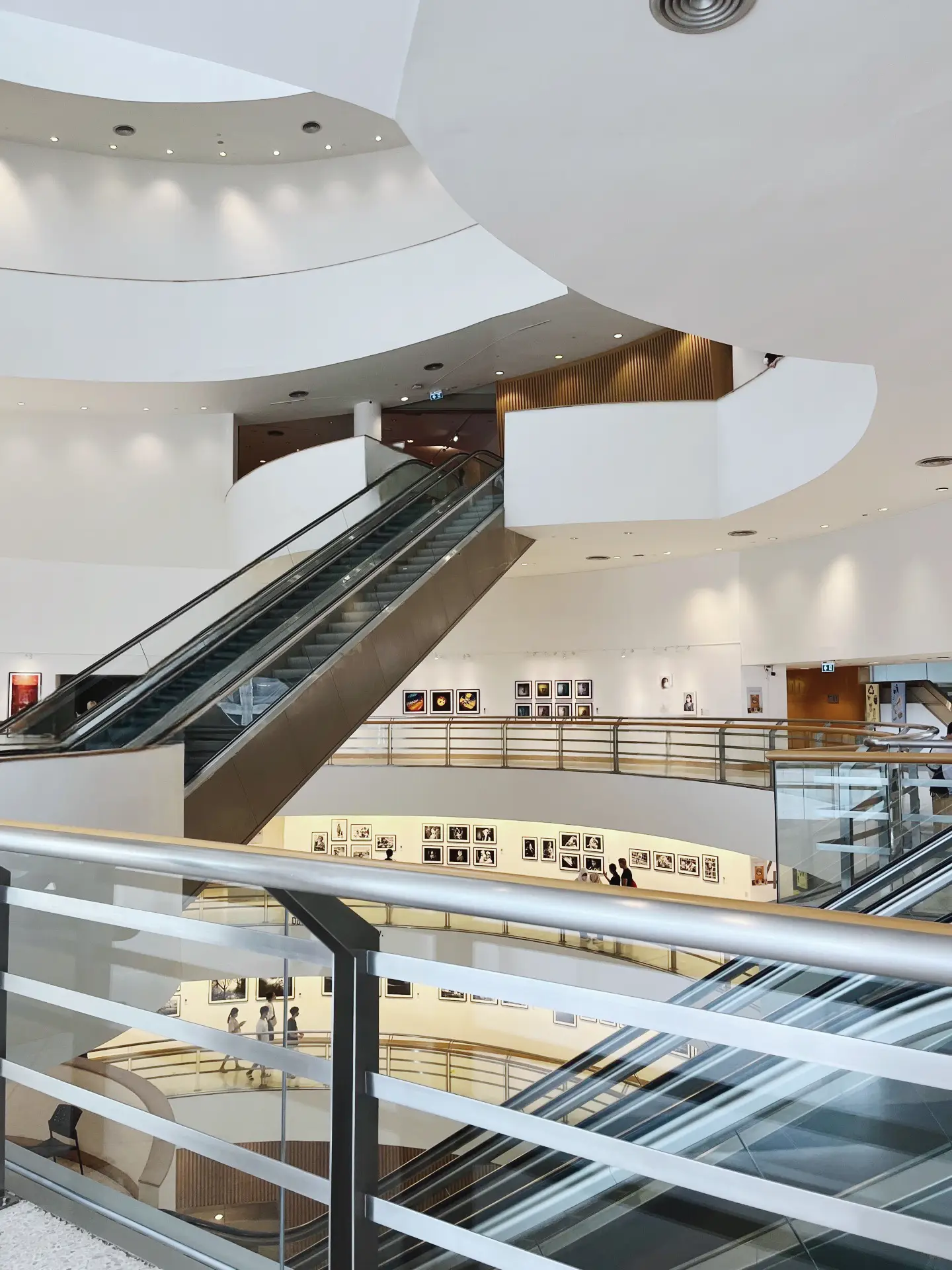 1 day trip พาเดินชมนิทรรศการ ถ่ายรูปมุมคลูๆกันน 🥰 | แกลเลอรีที่โพสต์โดย ISAYWORK | Lemon8