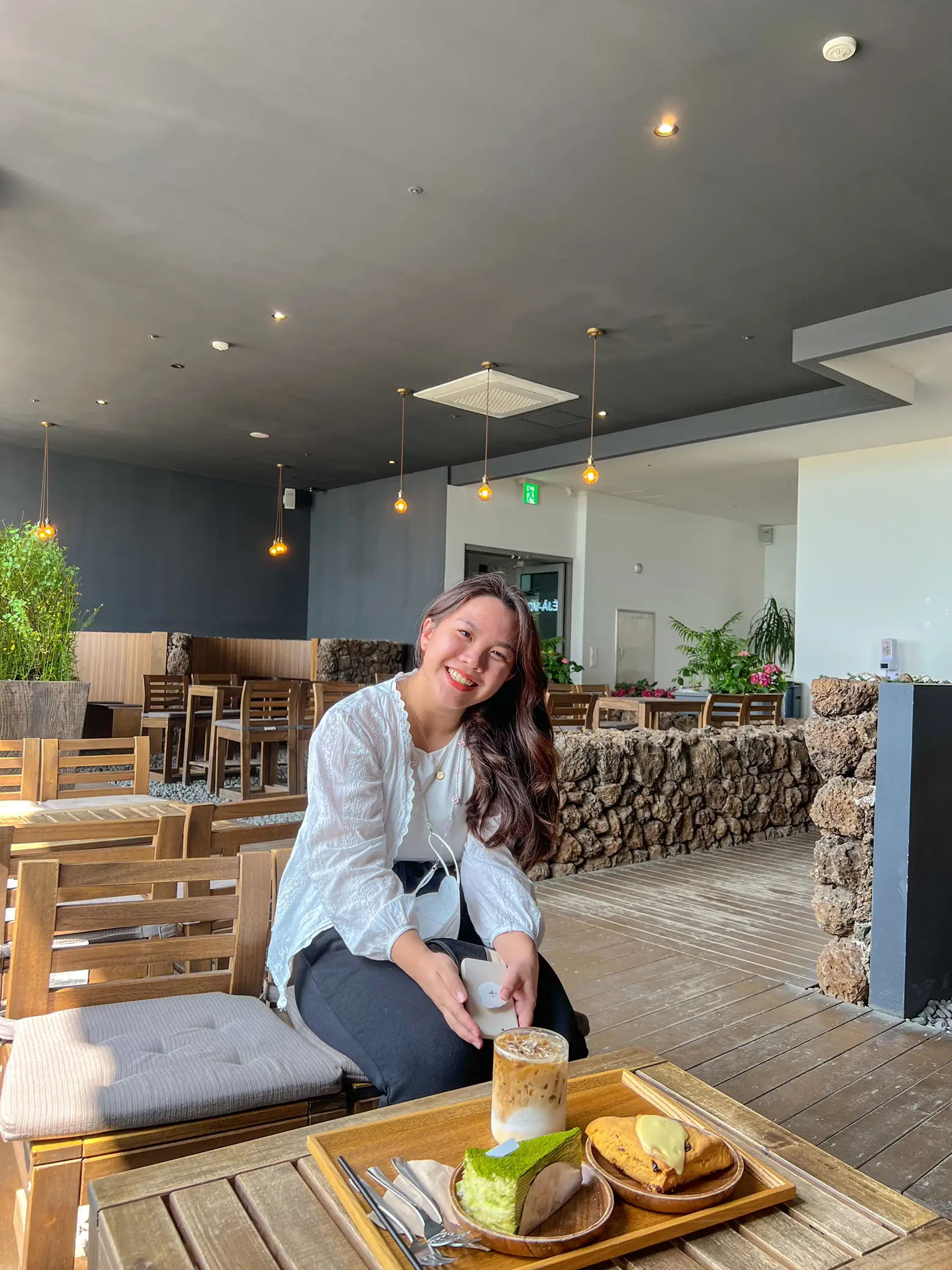 BUSAN: cake by the ocean! 🍰🌊 Jeju-inspired cafe | Gallery posted by ...