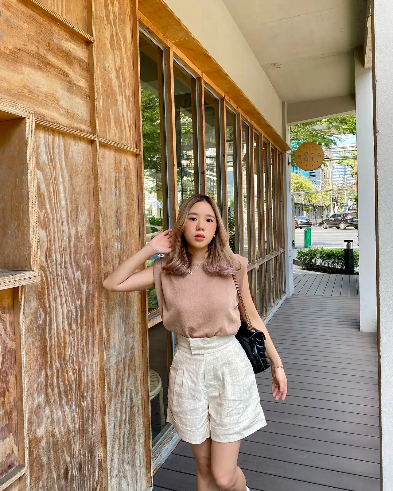 5 ไอเดียแต่งตัวเอิร์ธโทน🤎 | แกลเลอรีที่โพสต์โดย ployphanr | Lemon8