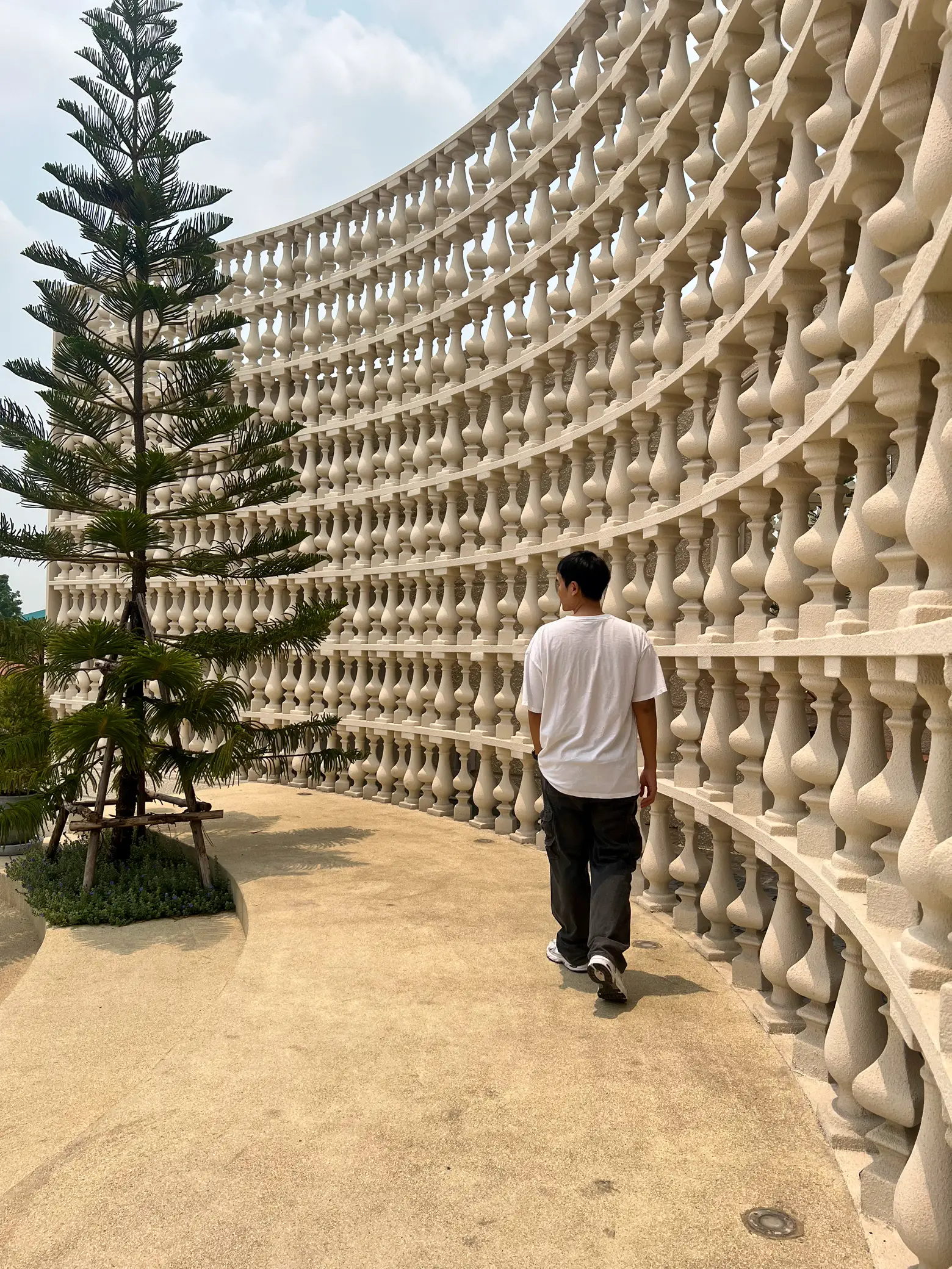 LA LOUBERE คาเฟ่สถาปัตยกรรมร่วมสมัยเปิดใหม่ในอยุธยา ปังมาก | แกลเลอรีที่โพสต์โดย titlemeta | Lemon8