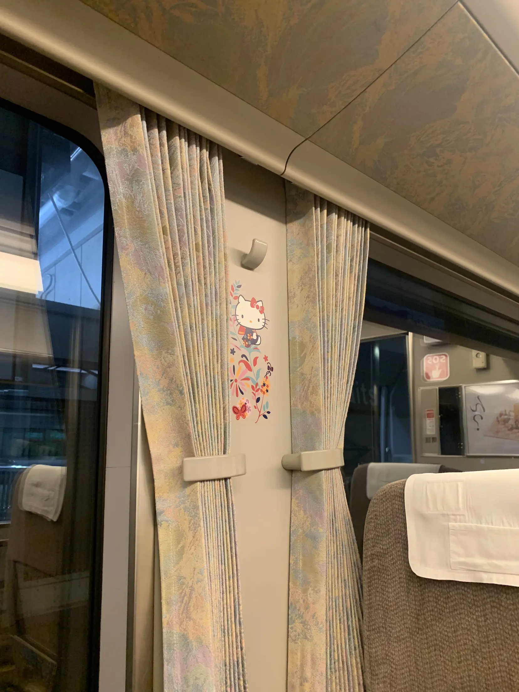 Take the HELLO KITTY train from Airport to town! | Gallery posted by ...
