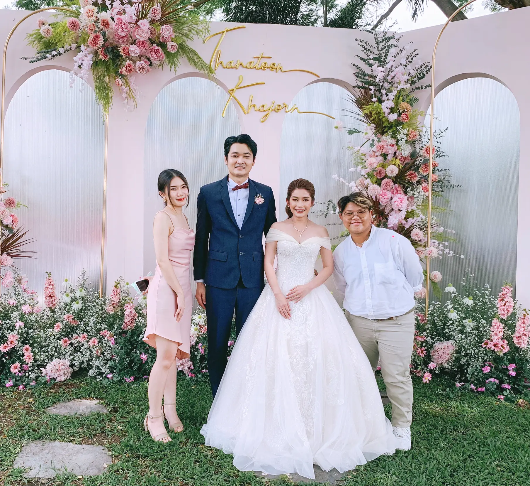 How-to แต่งหน้า แต่งตัว ทำผม งานแต่งเช้า 💓💖 | แกลเลอรีที่โพสต์โดย Ploycobra | Lemon8