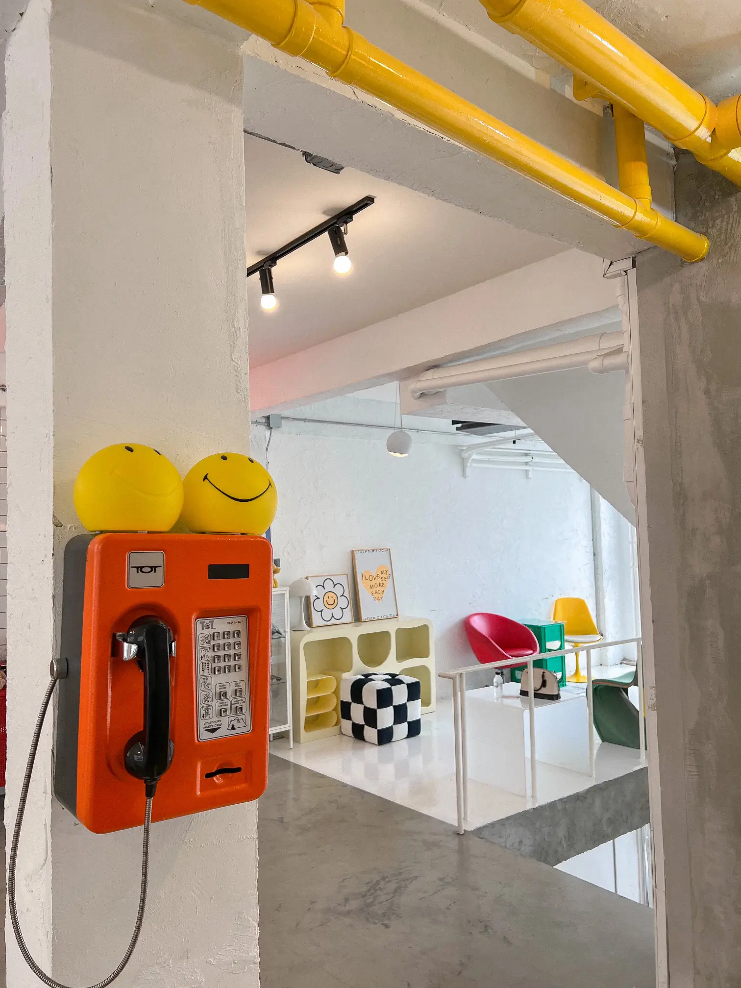 ค่าเฟ่สุดคิ้วท์ ย่านรามคำแหง ʕ•ᴥ•ʔﾉ♡ | แกลเลอรีที่โพสต์โดย Satapron | Lemon8