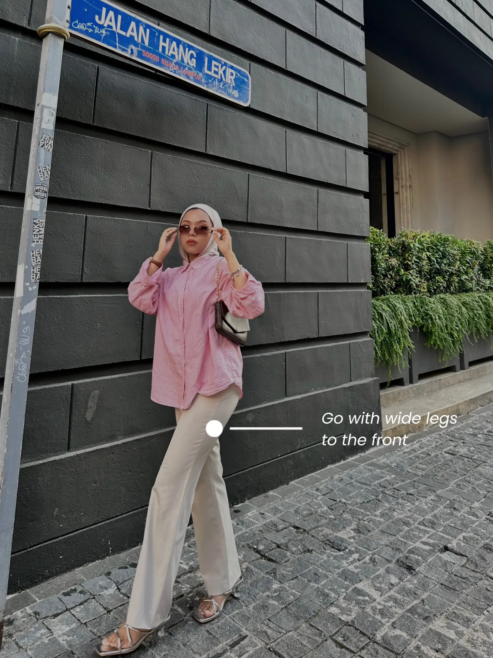 POSE IDEAS FOR PEAR BODY SHAPE 📸 | แกลเลอรีที่โพสต์โดย Deanna | Lemon8