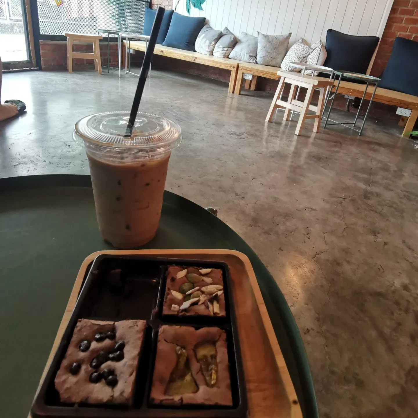 Hi there cafe ... คาเฟ่ย่านรามอินทรา กม.4 ☕ | แกลเลอรีที่โพสต์โดย me_nine | Lemon8