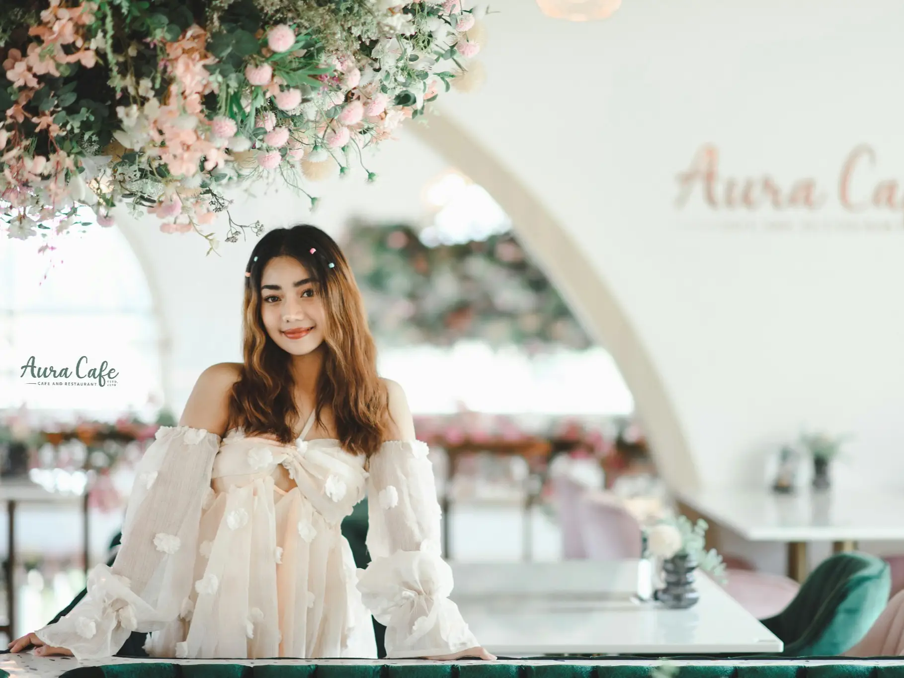 📸 10 มุมถ่ายรูปยอดฮิต ของออร่าคาเฟ่ 🌿 | แกลเลอรีที่โพสต์โดย Aura Cafe | Lemon8