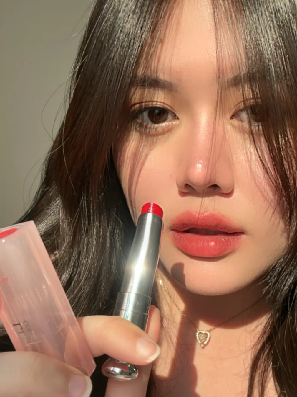 ลิป Dior สีพิจีซู 031 Strawberry 🥰🍓ปากจือแบบไม่ได้ตั้งใจ | แกลเลอรีที่โพสต์โดย Nutchie’s | Lemon8