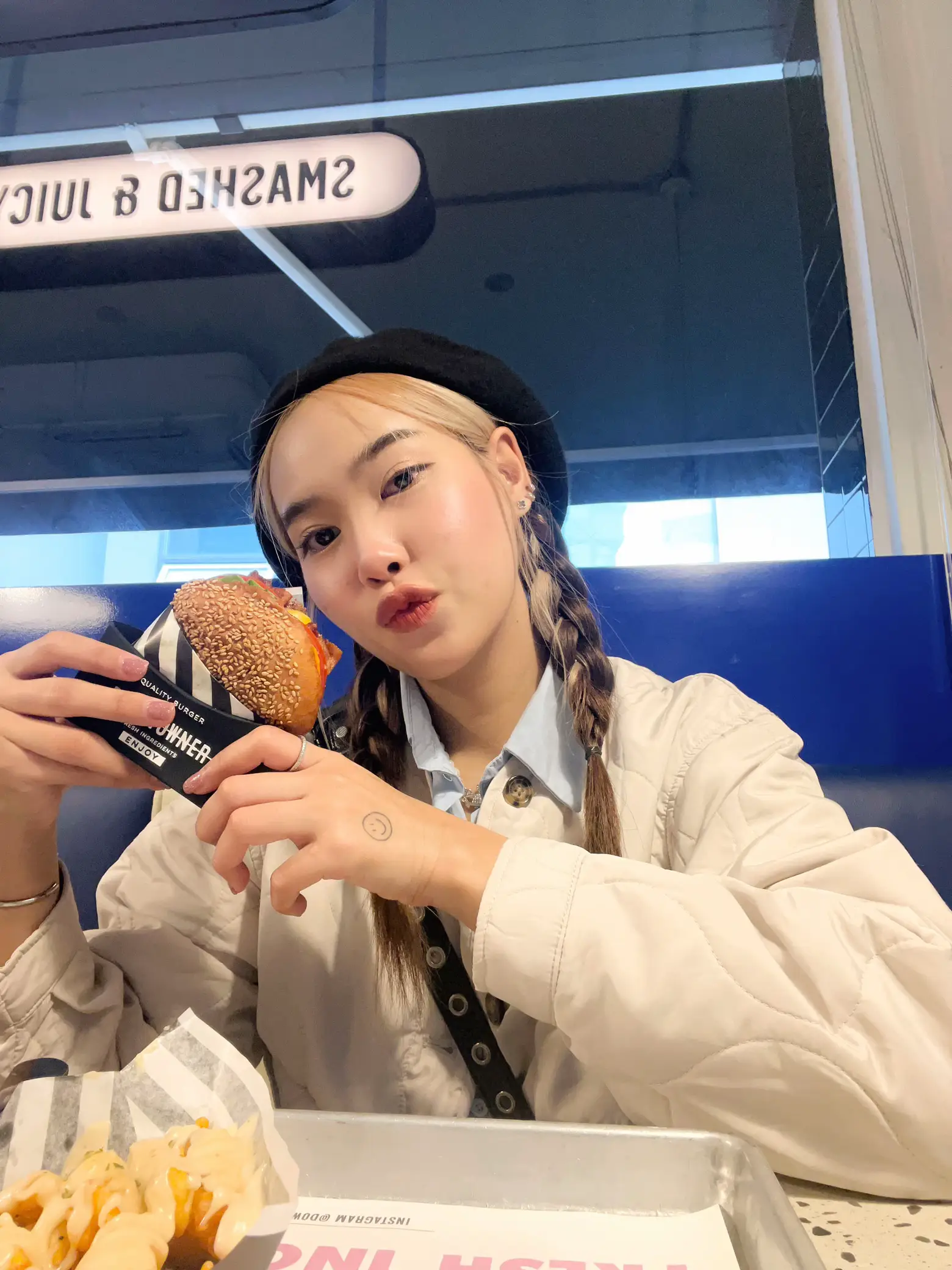 Downtowner Burger Shop สุดเท่ย่าน Gangnam | แกลเลอรีที่โพสต์โดย Pluto.P | Lemon8