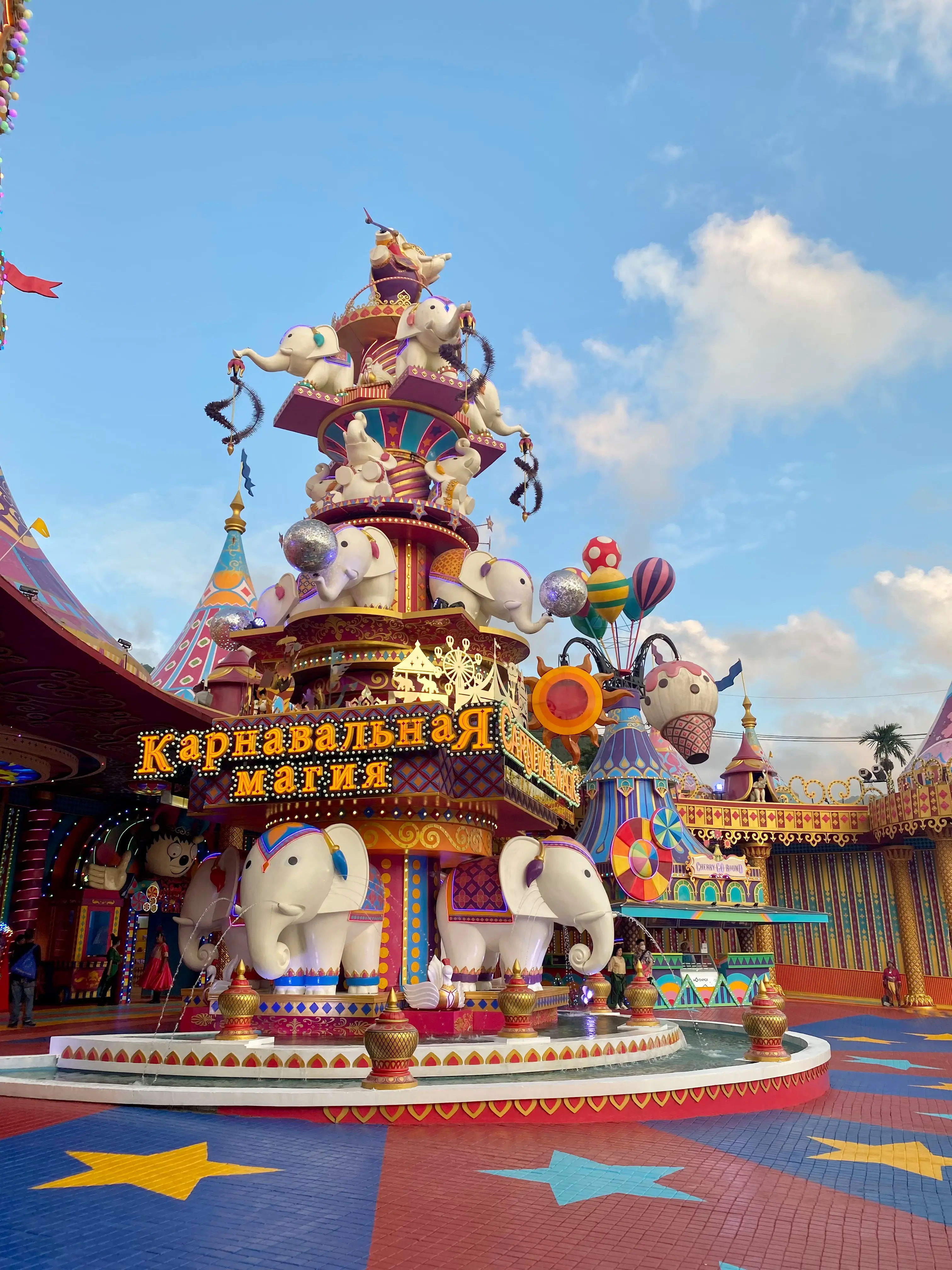 งานเปิด Carnival Magic เมืองไฟ 40 ล้านดวง!🎆 | แกลเลอรีที่โพสต์โดย ployphanr | Lemon8