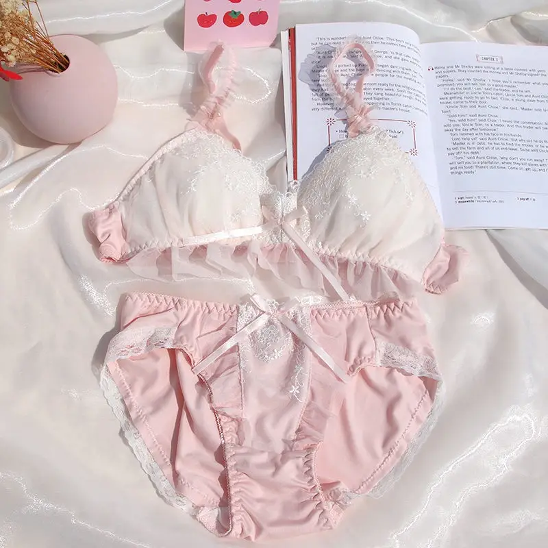 แจกพิกัดเสื้อในสีชมพู🍒 ไร้โครง กวนใจ | แกลเลอรีที่โพสต์โดย Gingbabe | Lemon8