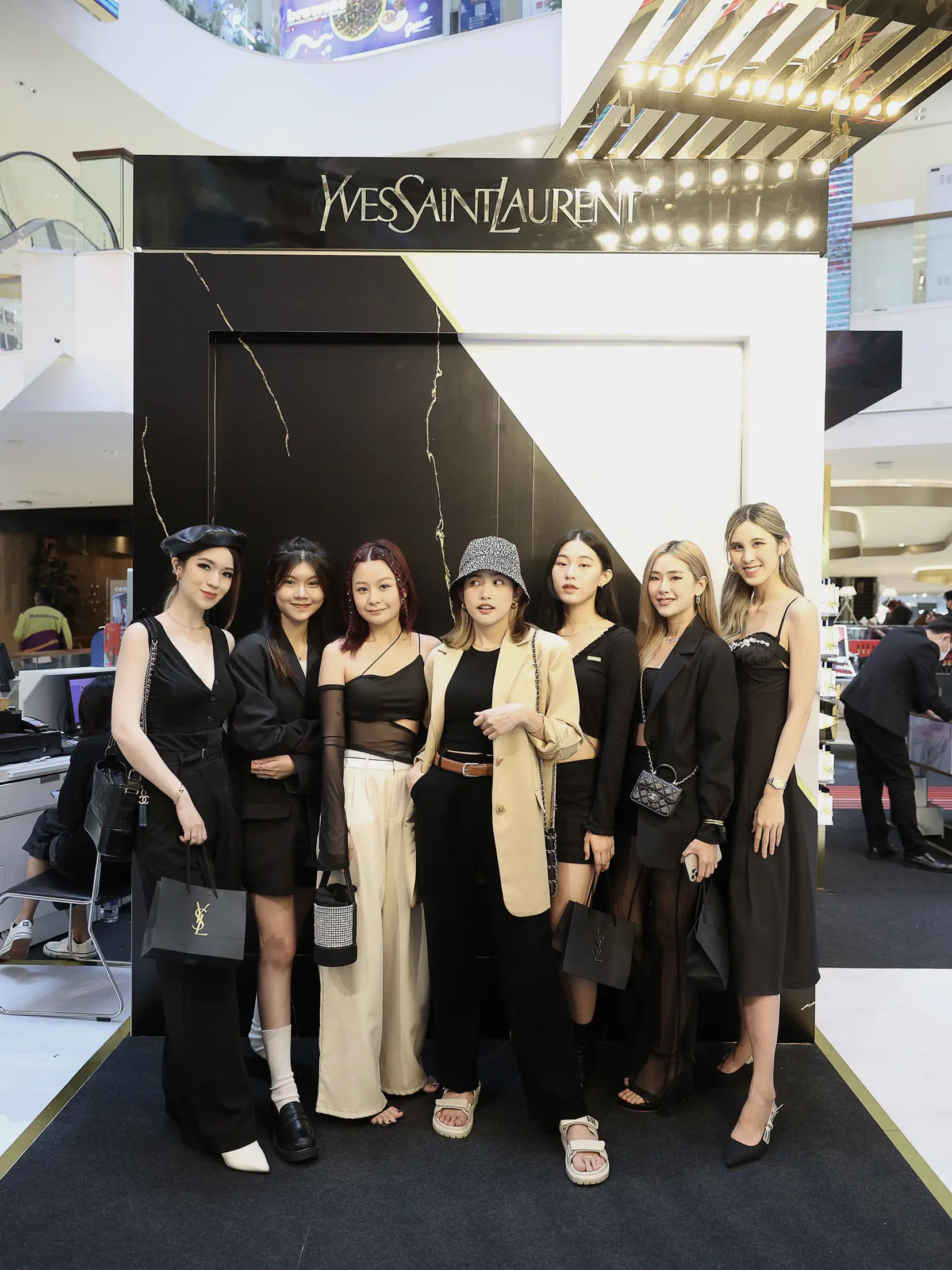 พาไปงาน Event YSL น้ำหอมจะหอมจริงมั้ย? 🖤 | แกลเลอรีที่โพสต์โดย Kniikun ...