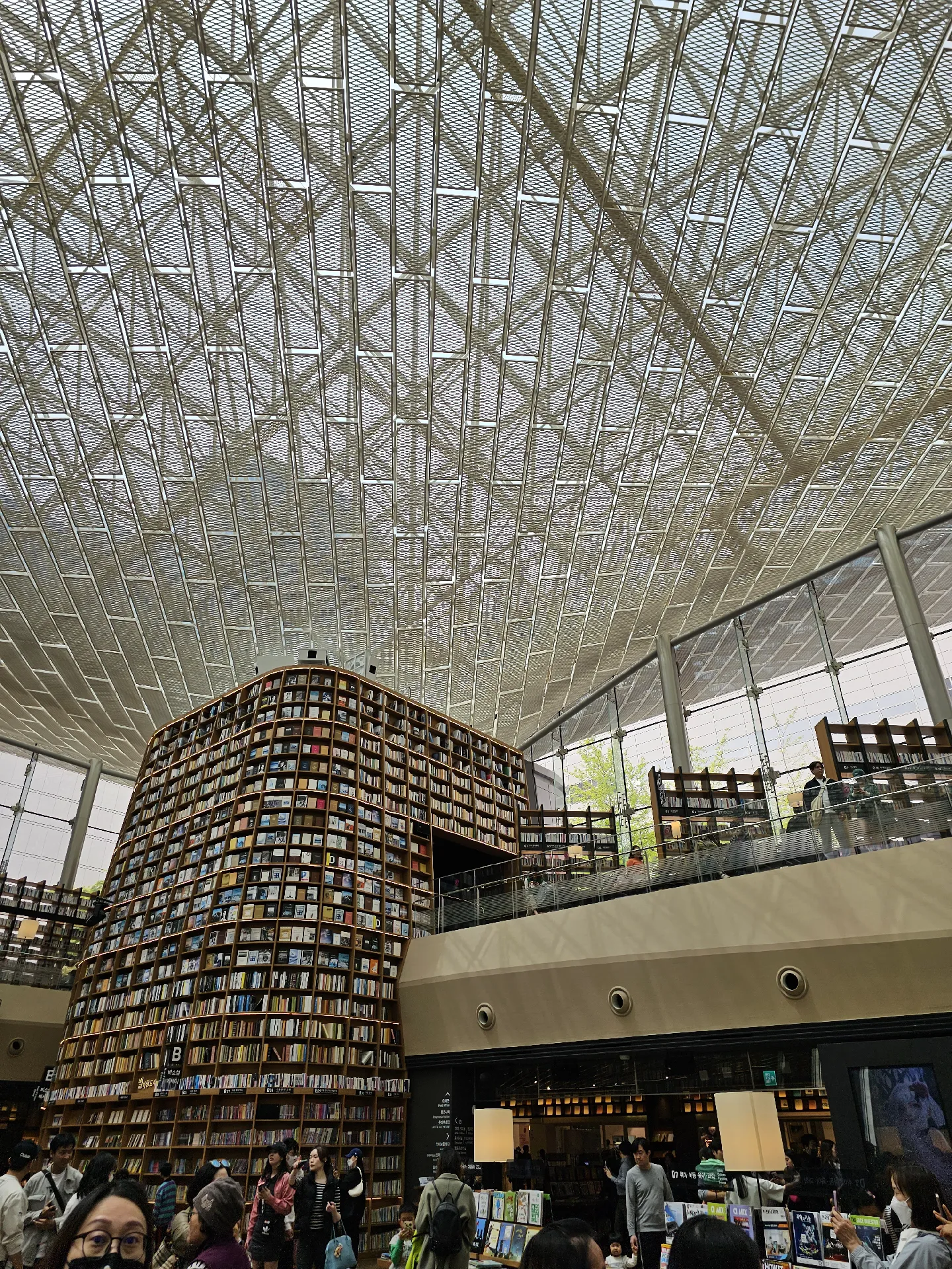 ชวนถ่ายรูปที่ห้องสุด Starfield Library | แกลเลอรีที่โพสต์โดย namningv ...