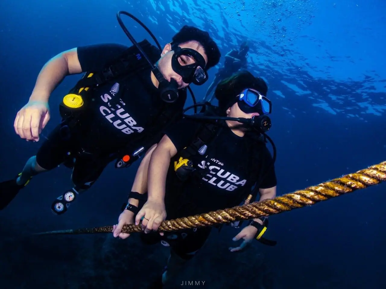 ประสบการณ์ดำน้ำลึก 18 เมตร ครั้งแรกกับ Koh Tao Scuba Club | แกลเลอรีที่โพสต์โดย wsuāu | Lemon8