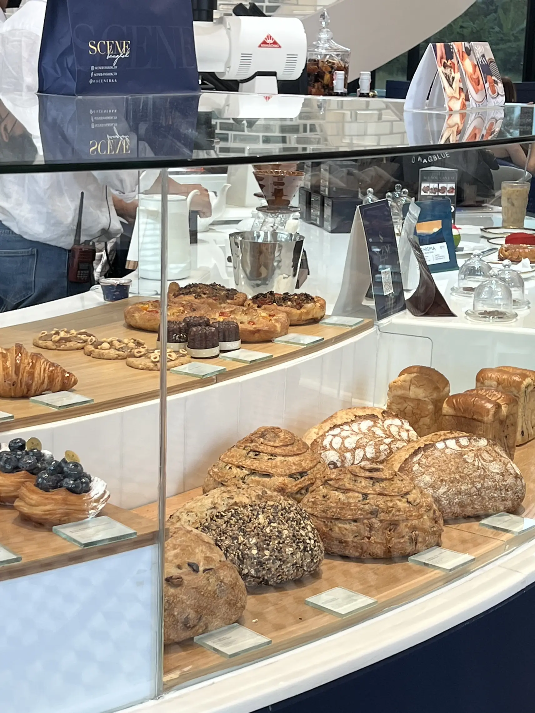 SCENE BKK | คาเฟ่สไตล์ยุโรปย่านพุทธมณฑล🏰🪞 | แกลเลอรีที่โพสต์โดย ppangttp | Lemon8