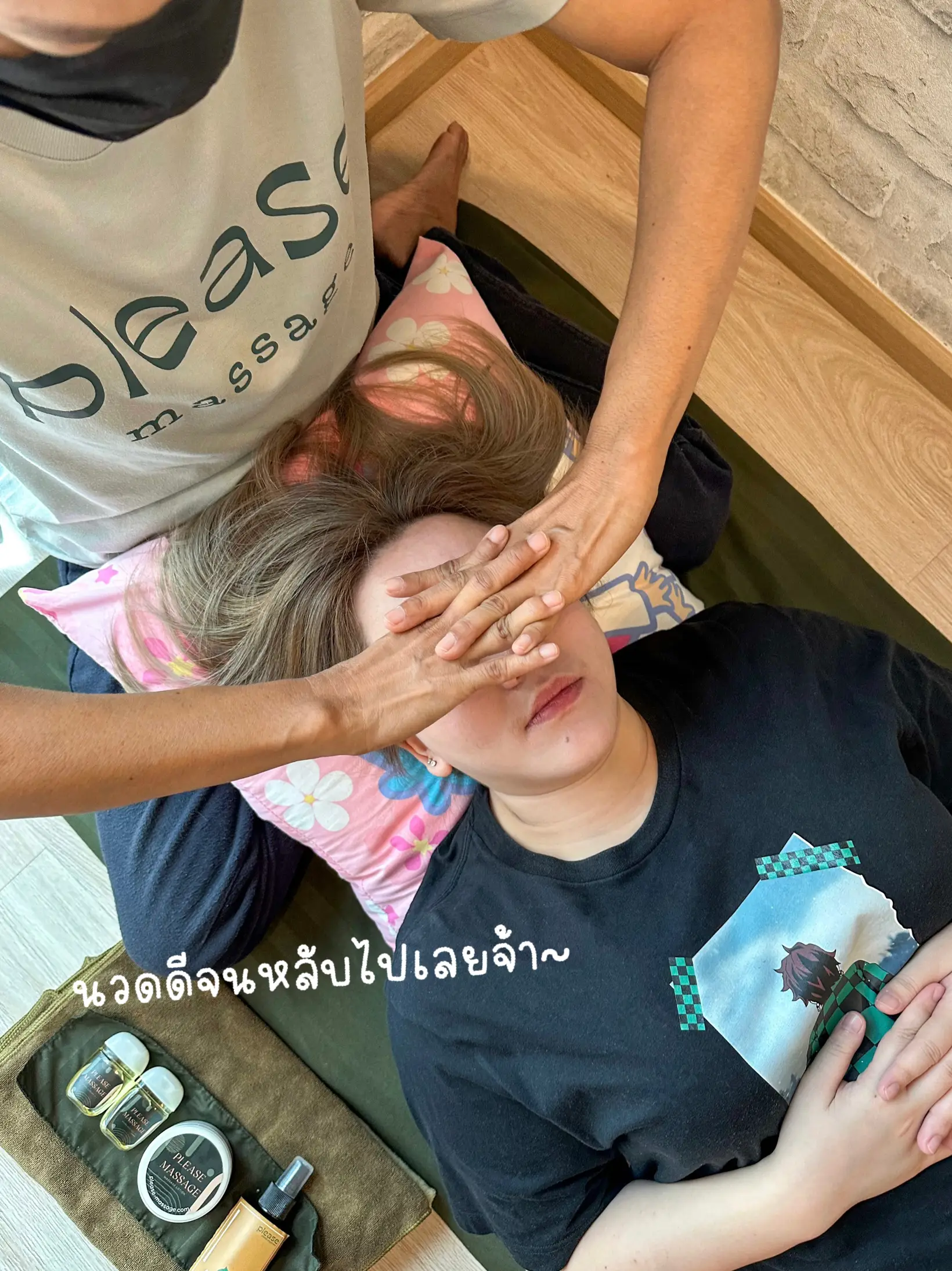 เปิดประสบการณ์เรียกเทอราปิสมืออาชีพมานวดถึงบ้าน!🛋️💆🏻‍♀️ | แกลเลอรีที่โพสต์โดย Jabchaith | Lemon8