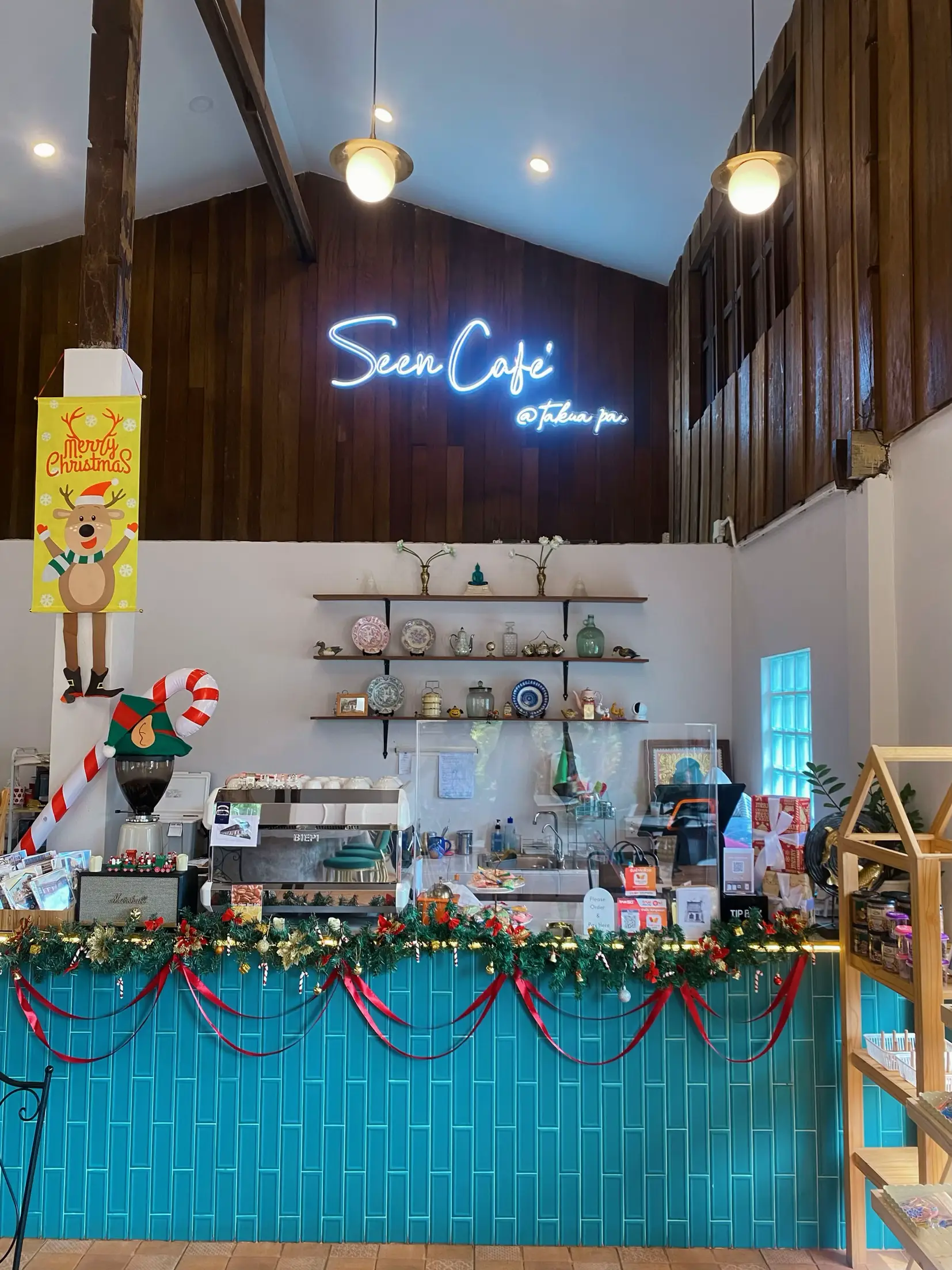 Seen Cafe at takua-pa 🎅 ️ | แกลเลอรีที่โพสต์โดย IMRIZA | Lemon8
