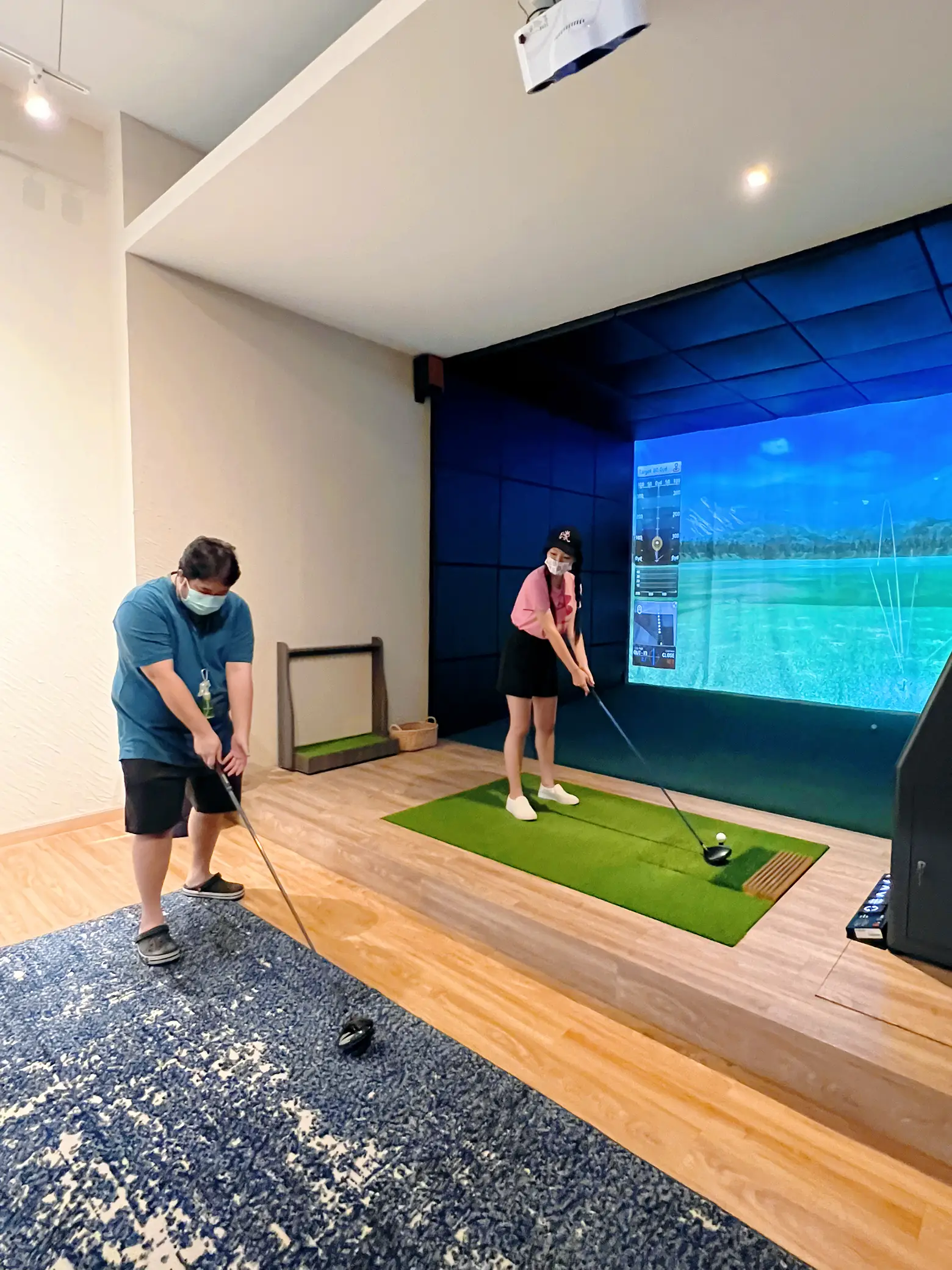 Rak Screen Golf ตีกอล์ฟแบบใหม่ที่กำลังฮิตสุดๆในเกาหลี ⛳️🏌🏻‍♀️ | แกลเลอ ...