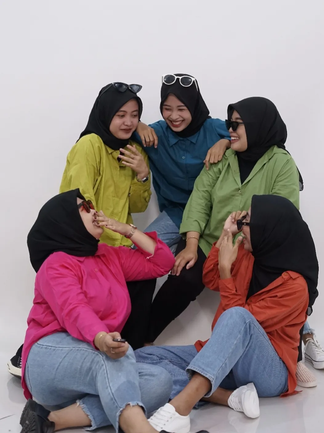 IDE POSE SELF STUDIO BARENG BESTIE | Galeri diposting oleh Deonsa | Lemon8